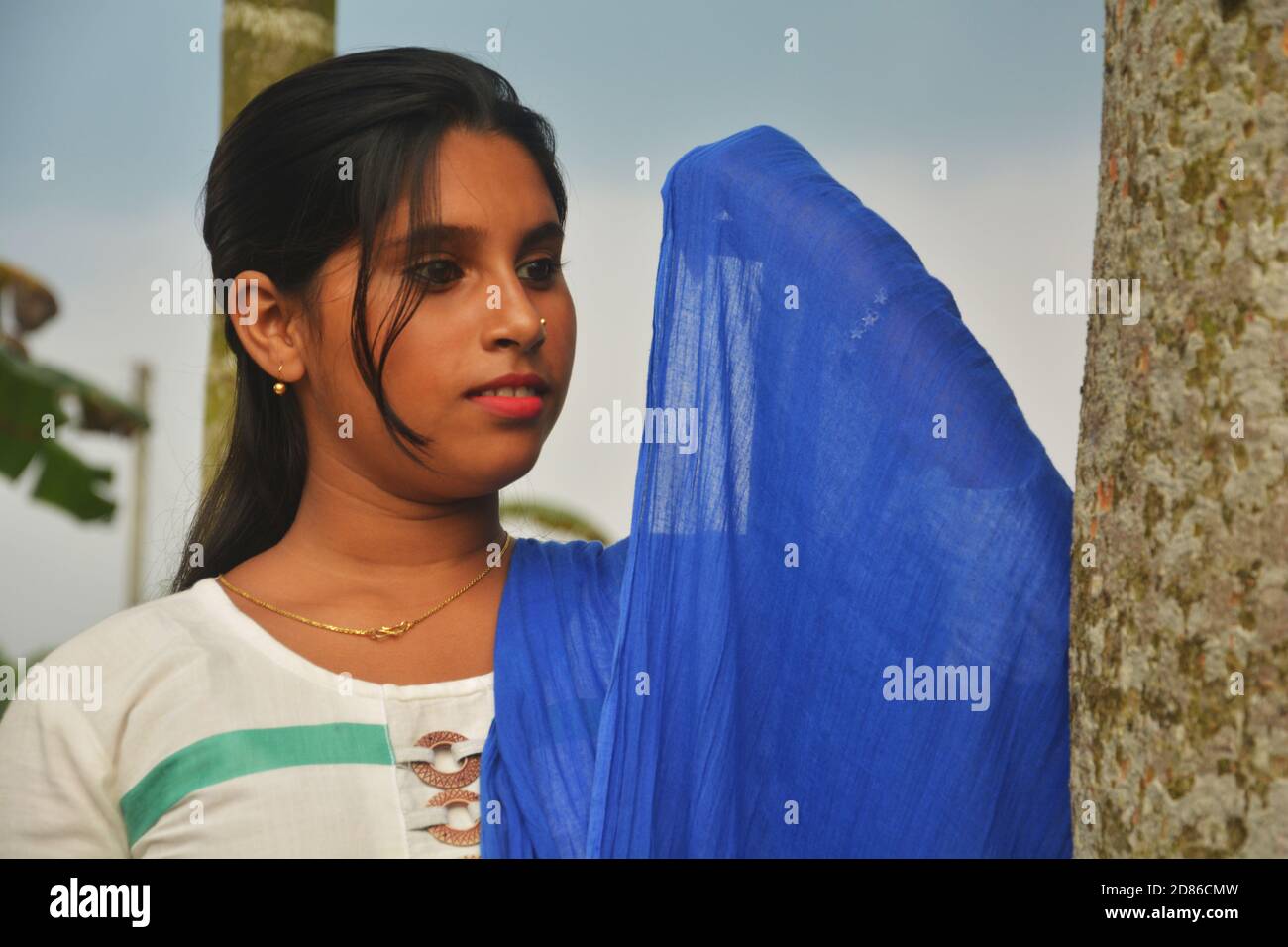 Left hand raised to side of face hi-res stock photography and images ...