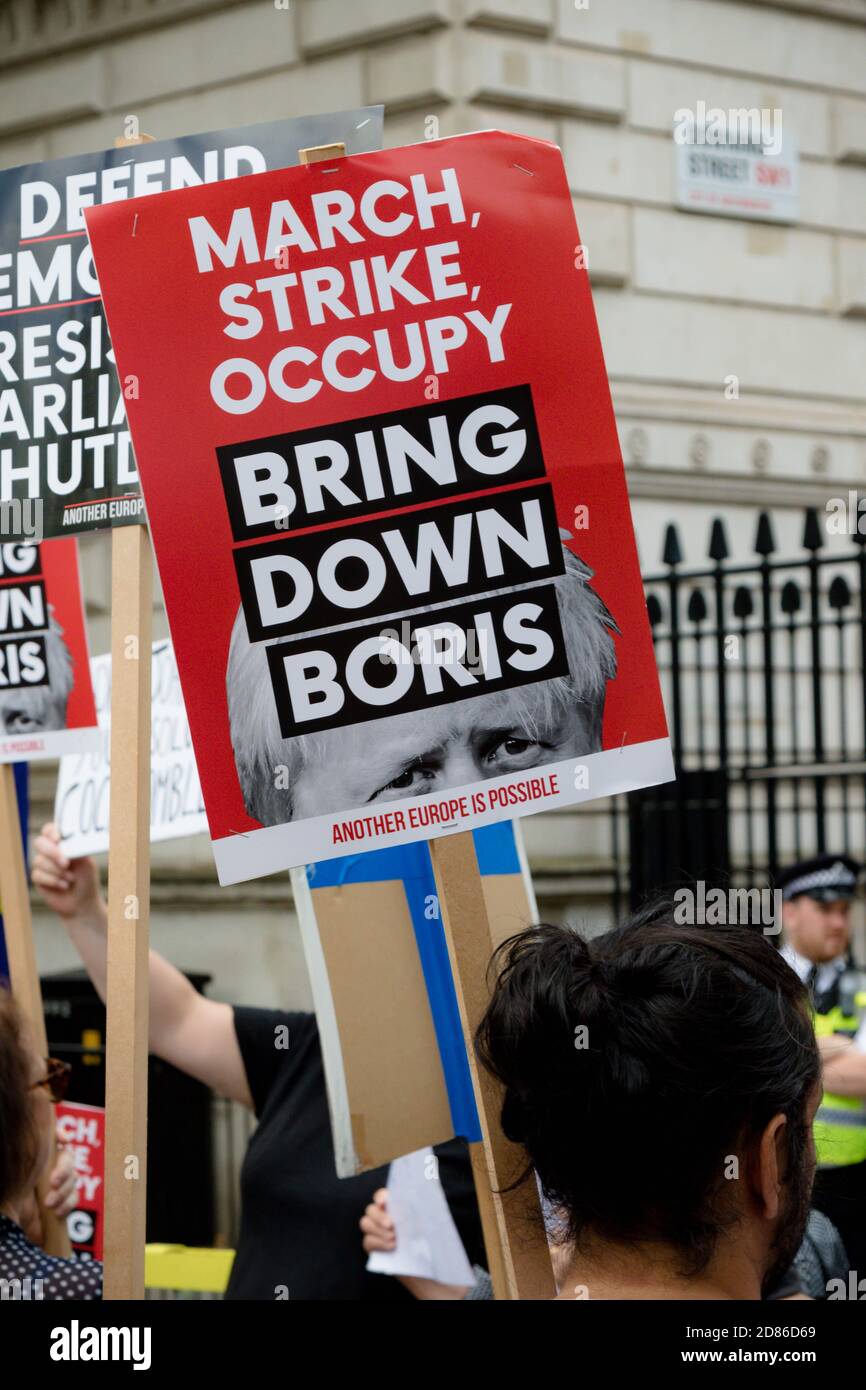 Suspend hi-res stock photography and images - Alamy