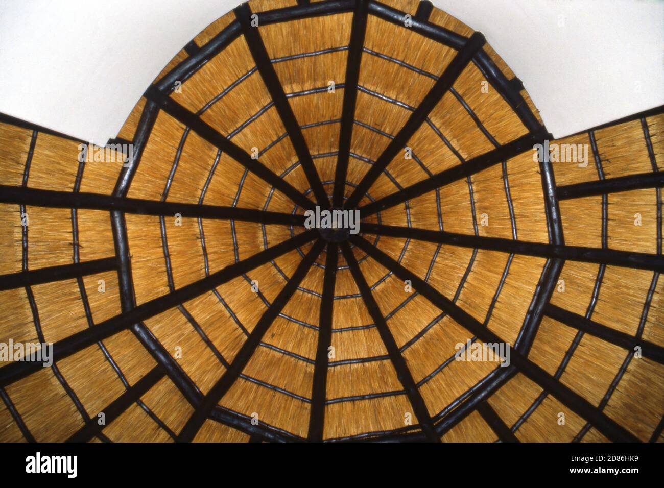 Traditional thatched rondavel hi-res stock photography and images - Alamy