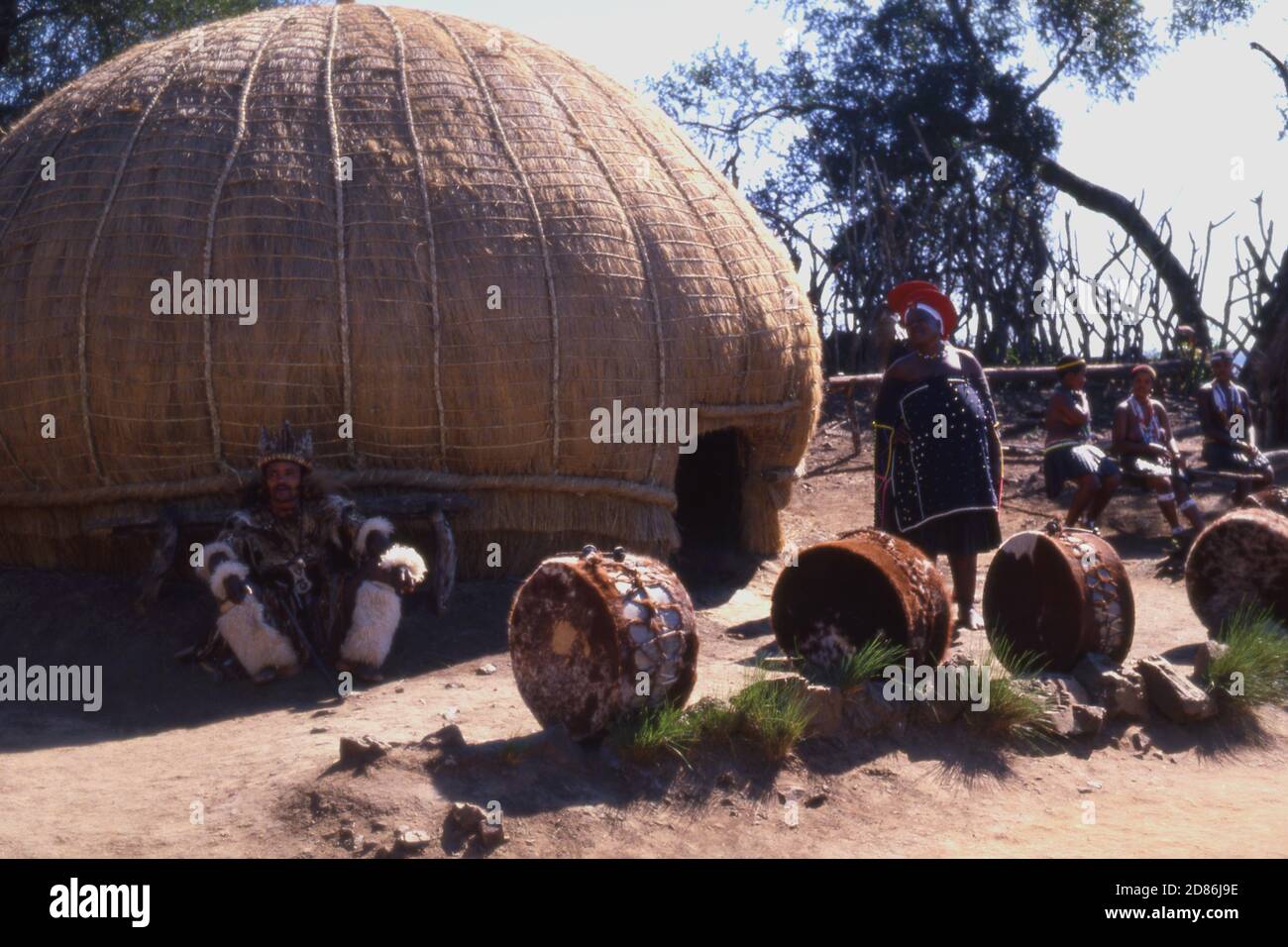 Zulu girls hi-res stock photography and images - Alamy