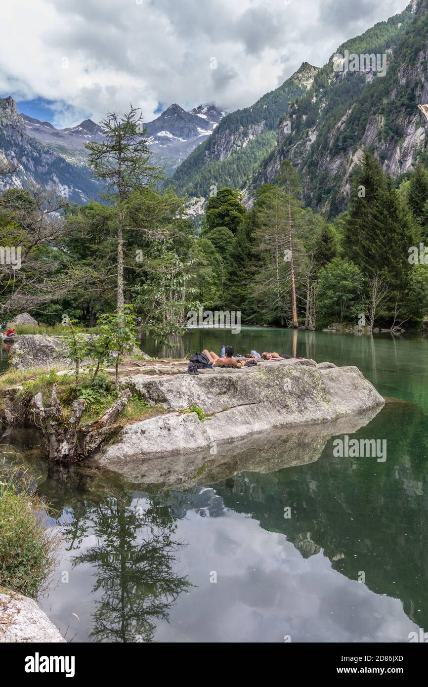 Hiking in Val di Mello, Valtellina, Italy Stock Photo - Alamy