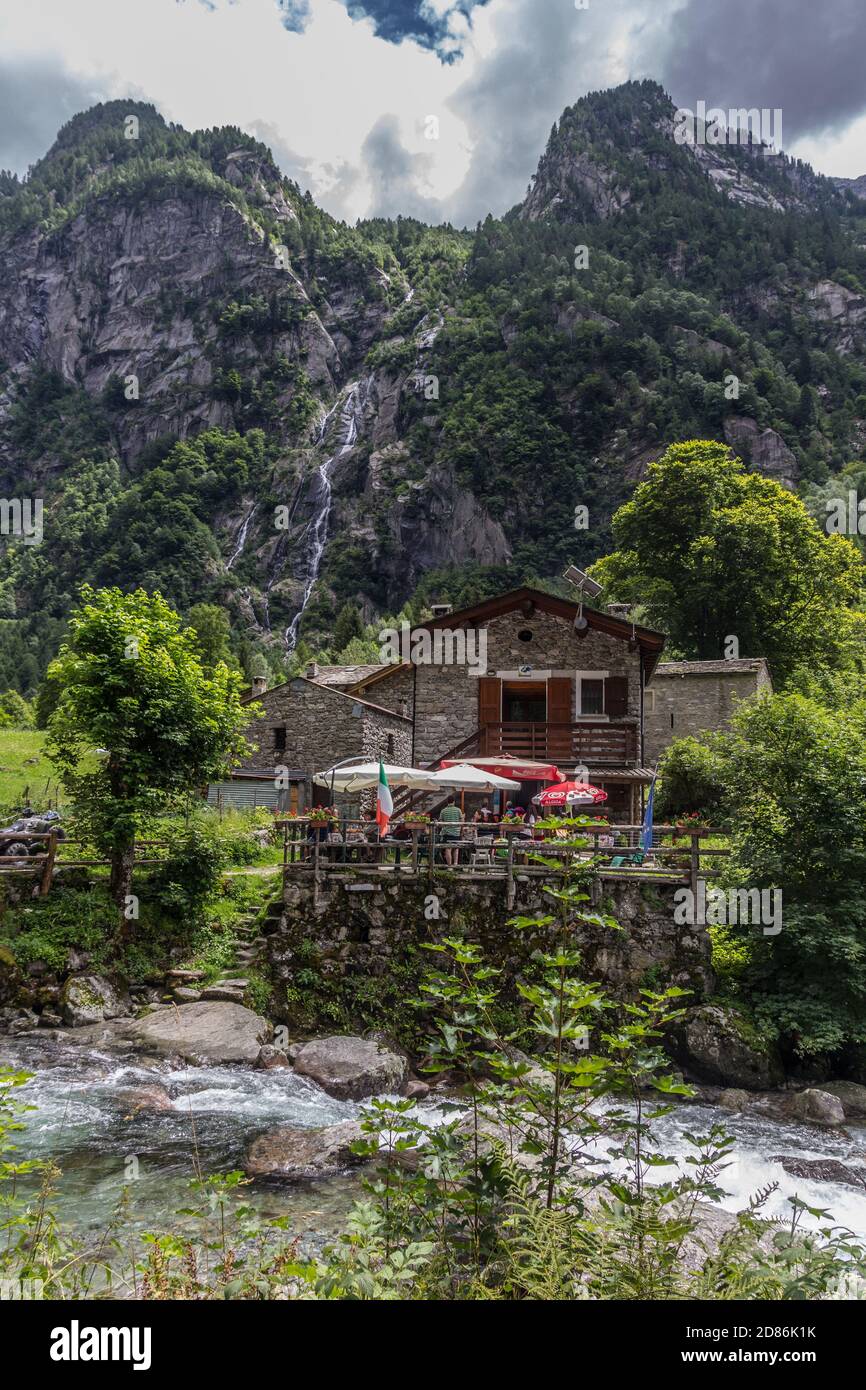 Hiking in Val di Mello, Valtellina, Italy Stock Photo - Alamy