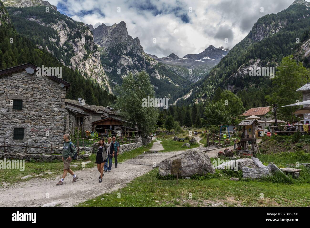 Hiking in Val di Mello, Valtellina, Italy Stock Photo - Alamy