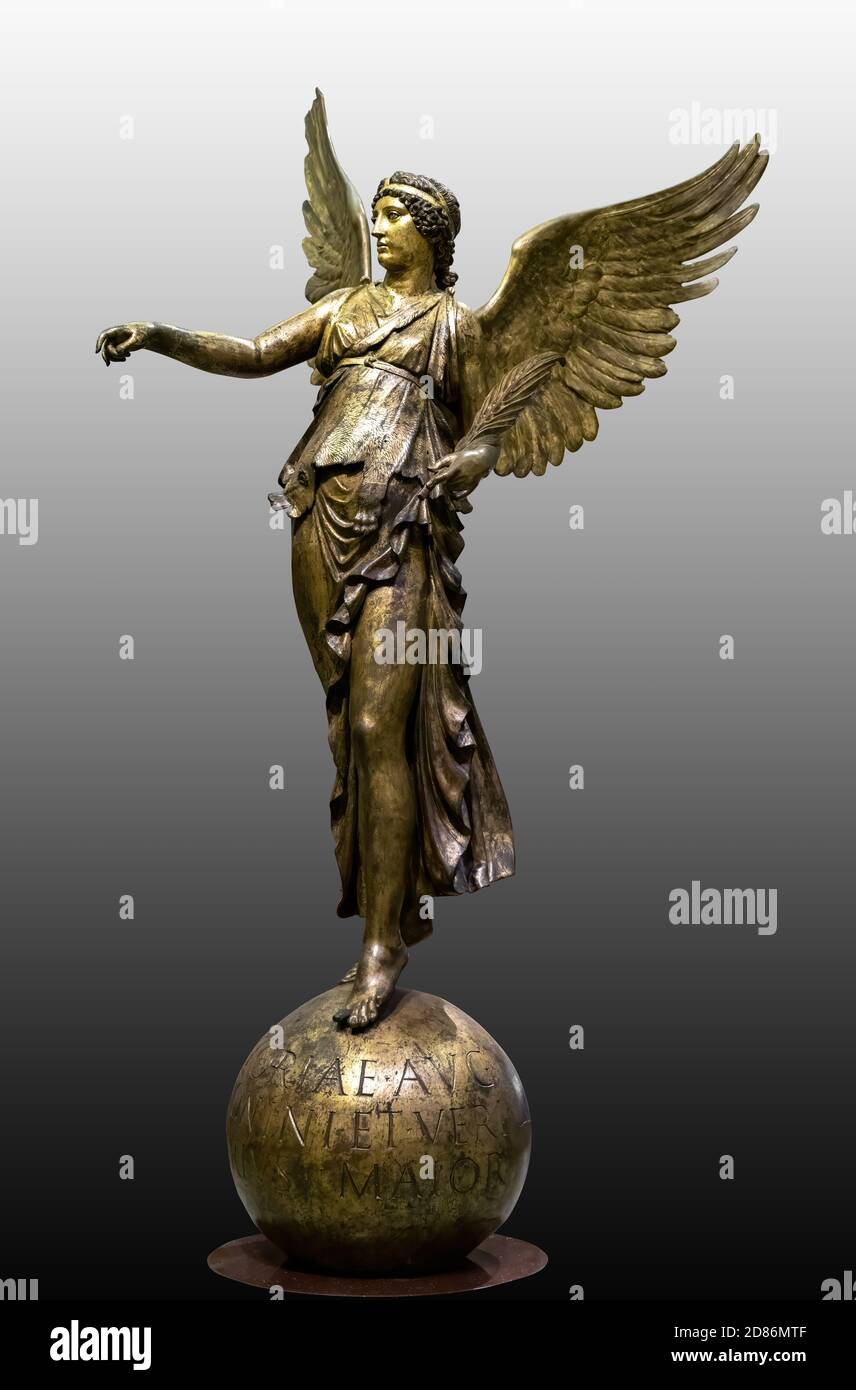 Victory statue hi-res stock photography and images - Alamy