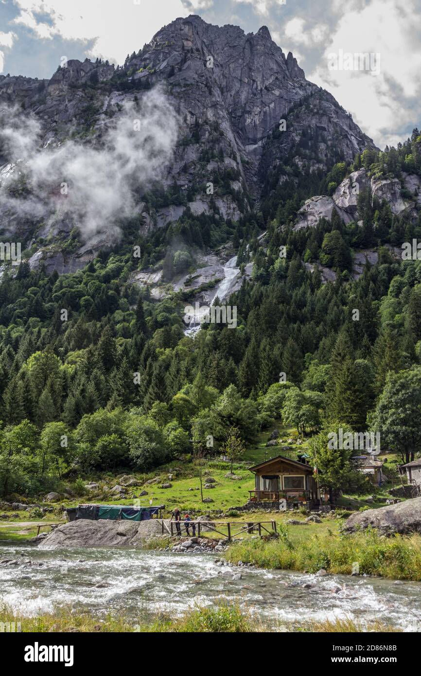 Hiking in Val di Mello, Valtellina, Italy Stock Photo - Alamy