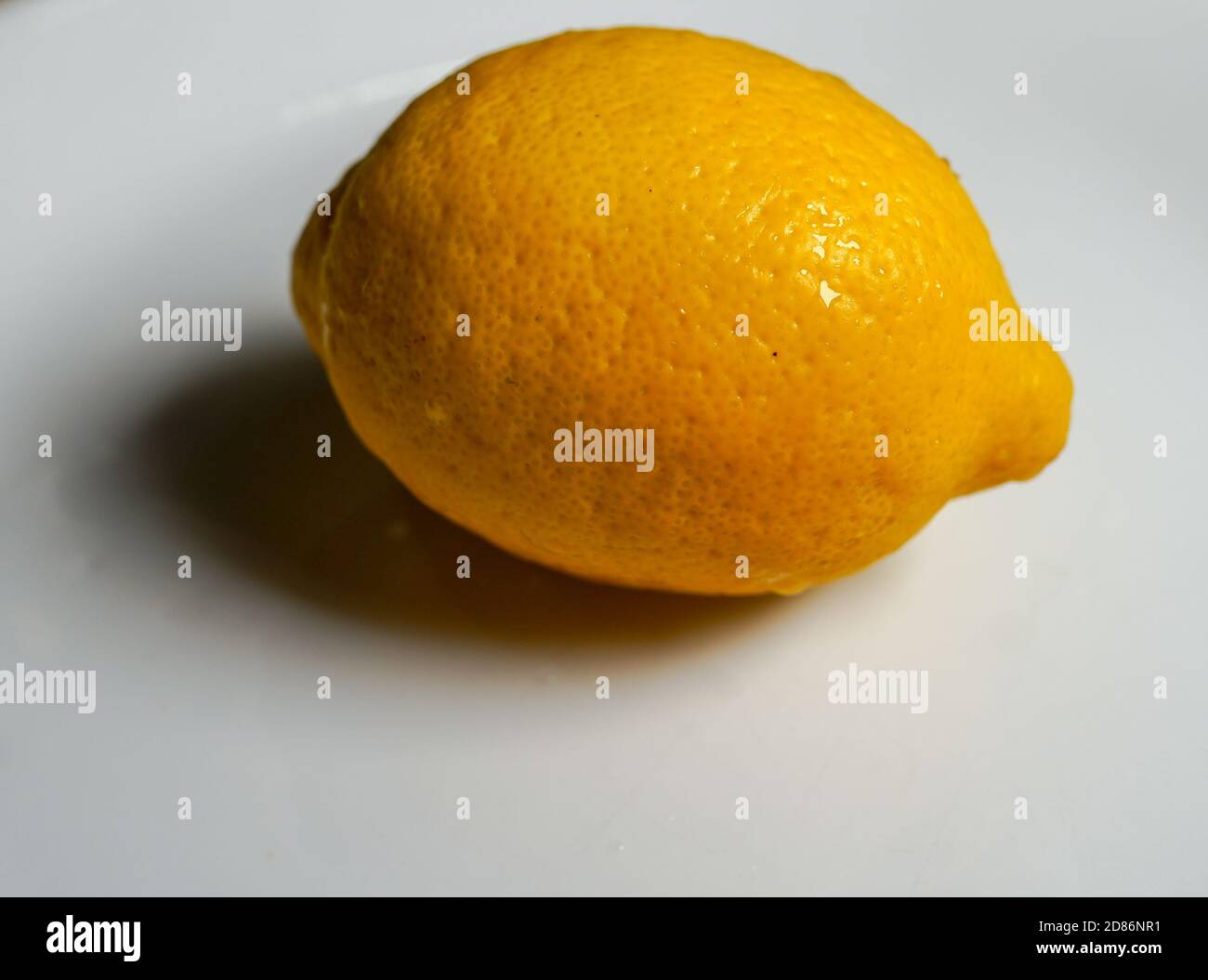 Lemon whole single macro Stock Photo - Alamy