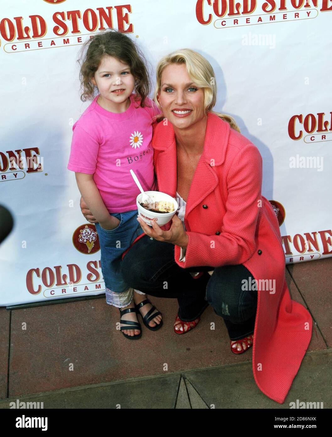 Worlds largest cake hi-res stock photography and images - Alamy