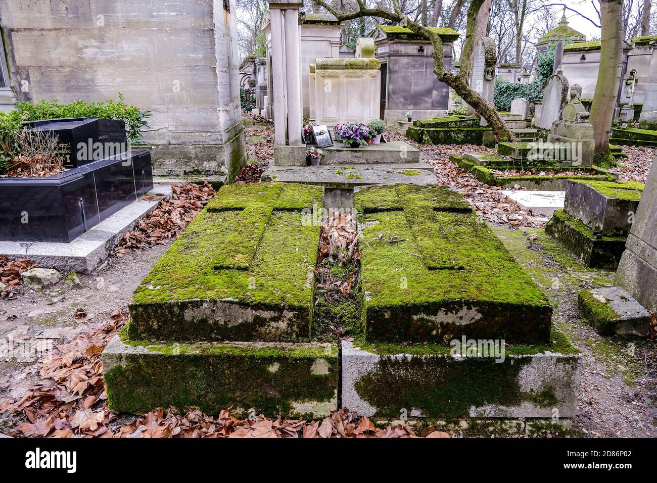 Cimetiere du Pere Lachaise typical french cemetery, Photo image a ...