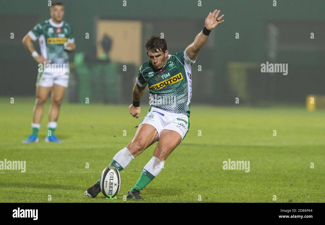 Scarlets rugby player hi-res stock photography and images - Alamy
