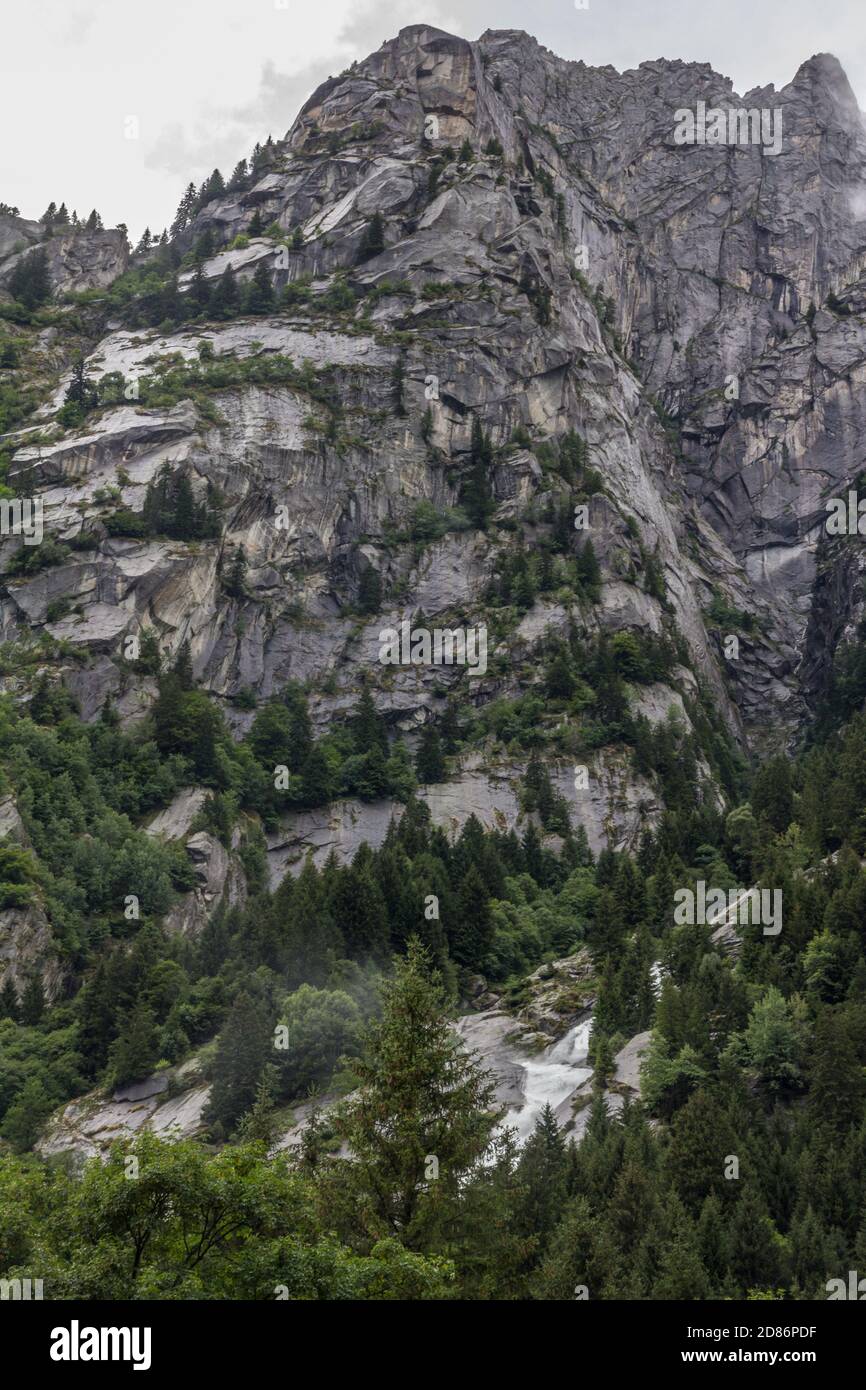 Hiking in Val di Mello, Valtellina, Italy Stock Photo - Alamy