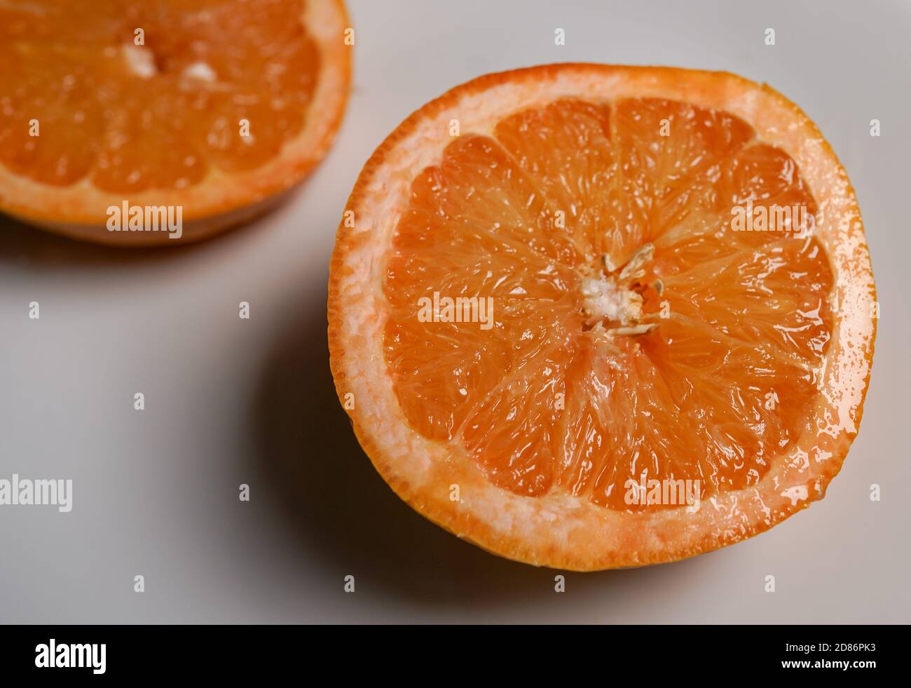 Orange slice juice inside pulp Stock Photo - Alamy
