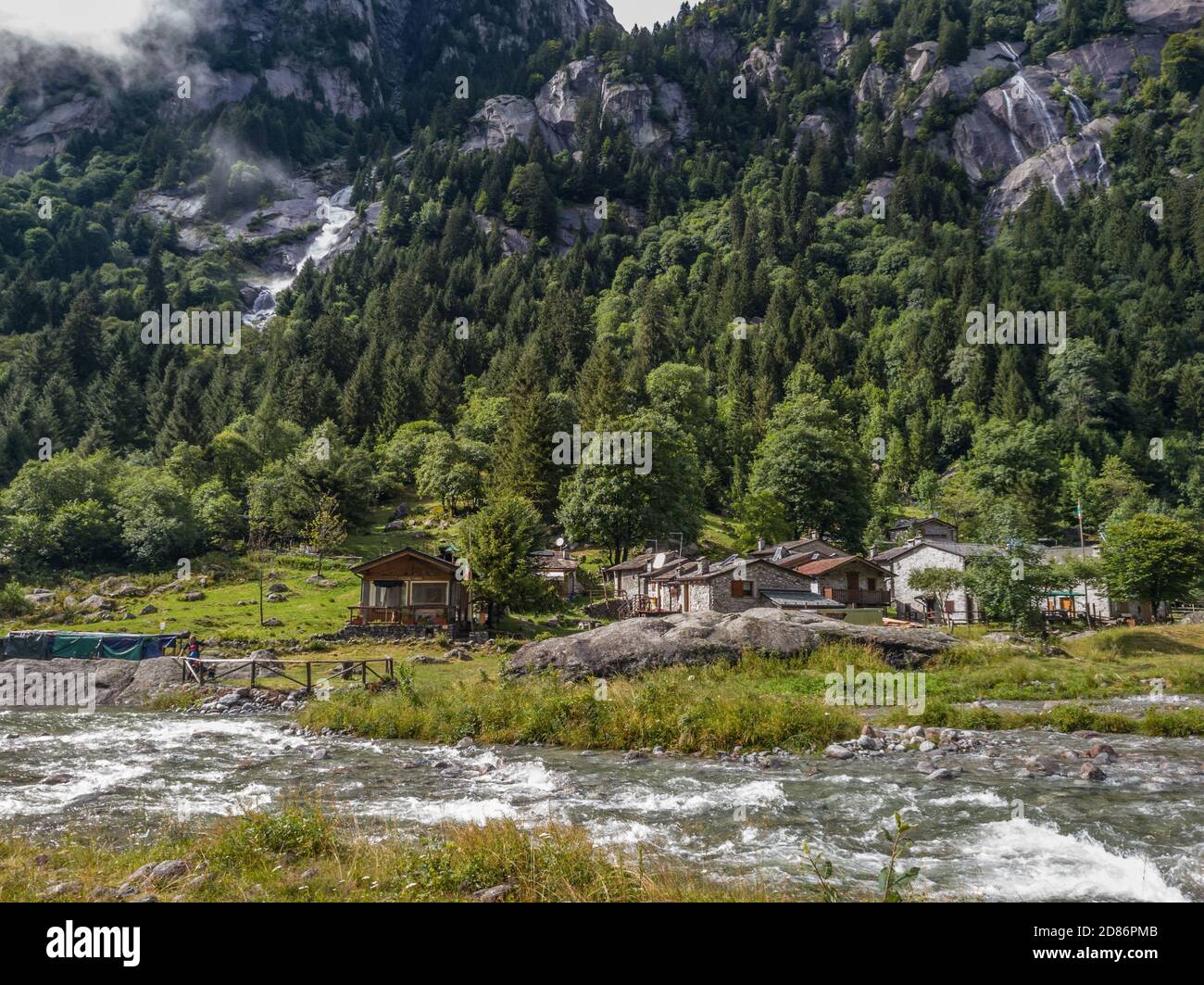 Hiking in Val di Mello, Valtellina, Italy Stock Photo - Alamy
