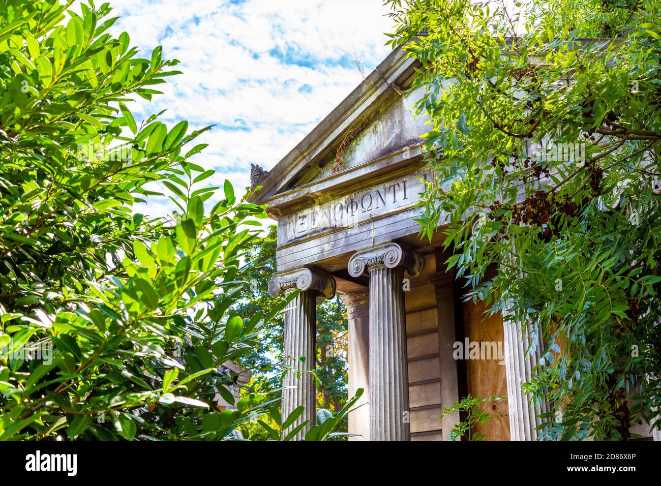 Greek mausoleum hi-res stock photography and images - Alamy