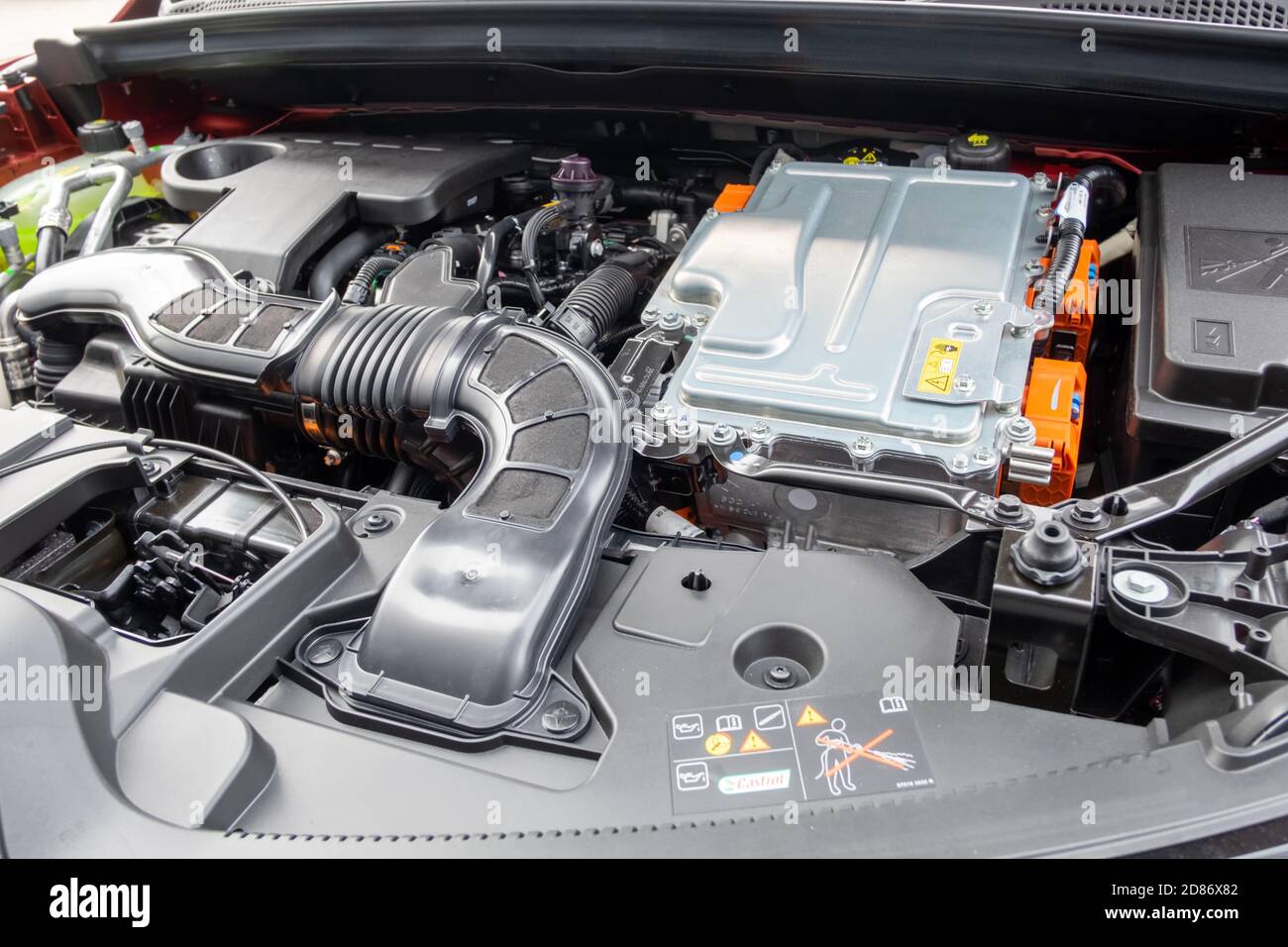 view under the hood of a 2020 Renault Captur E-TECH PLUG-IN HYBRID ...
