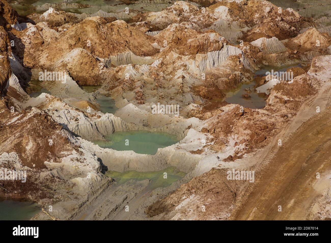 Sand mountain quarry water lake hi-res stock photography and images - Alamy