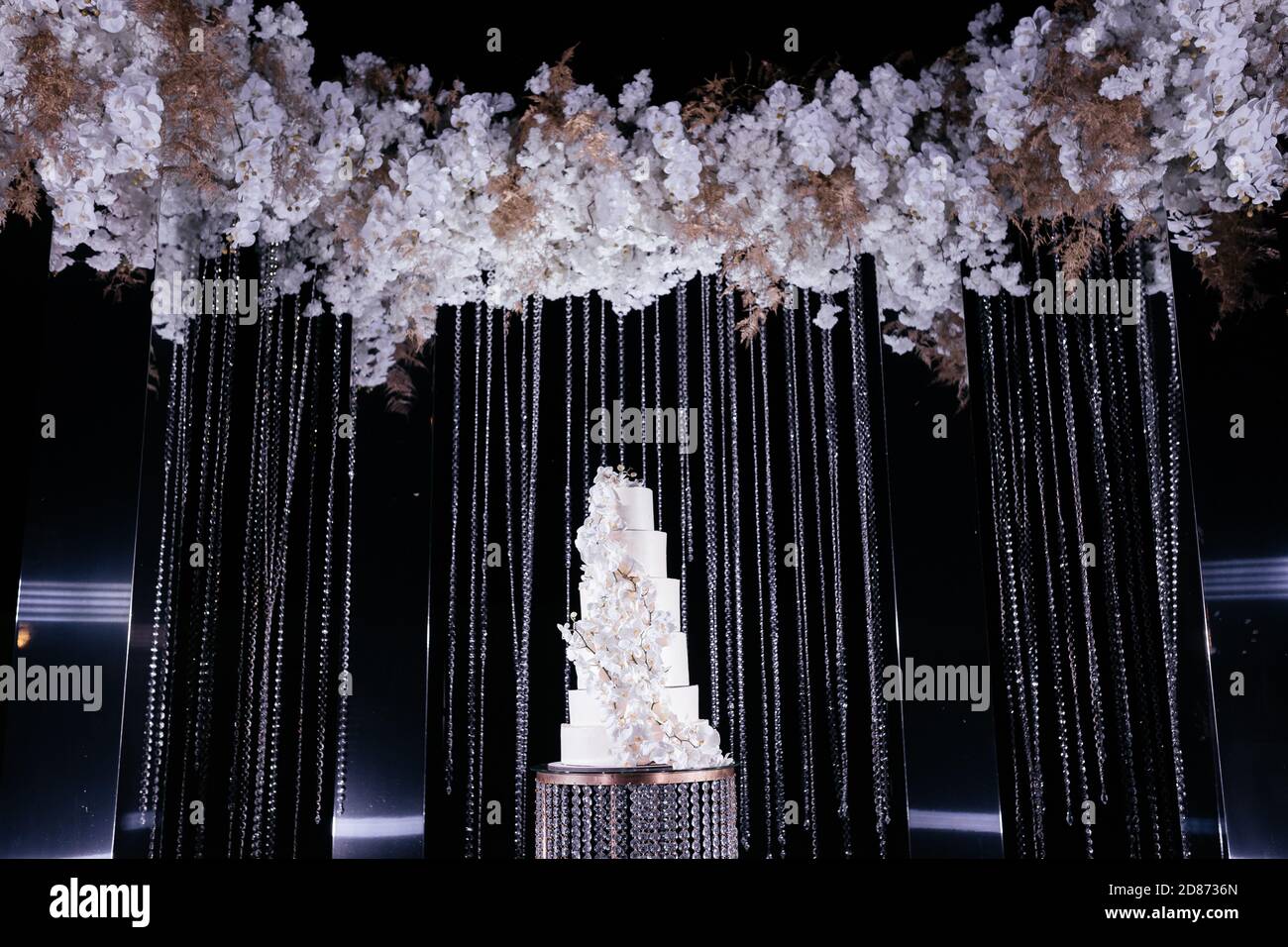 Wedding cake on the round table. Wedding cake at the background of ...