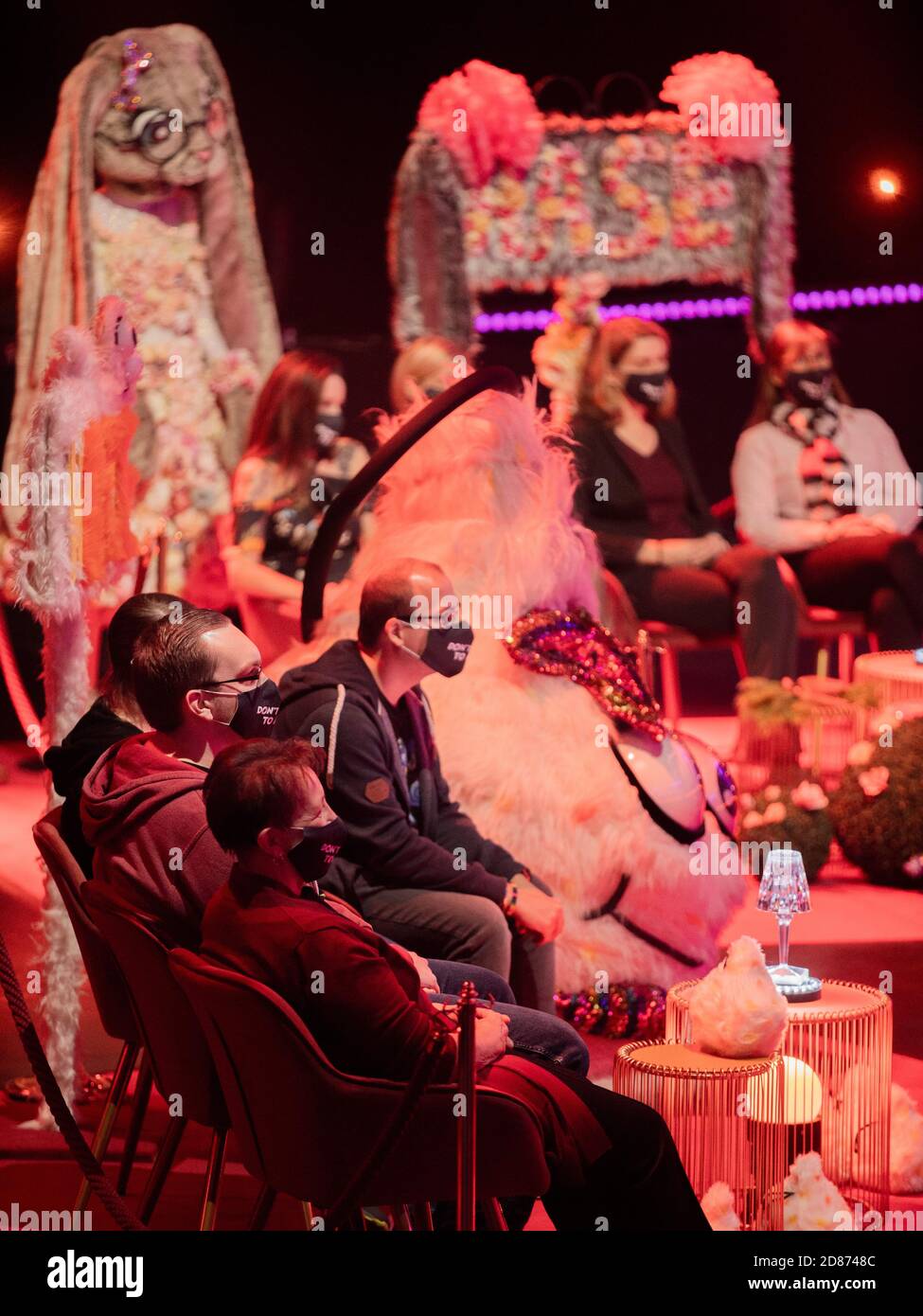 Live tv studio audience hi-res stock photography and images - Alamy