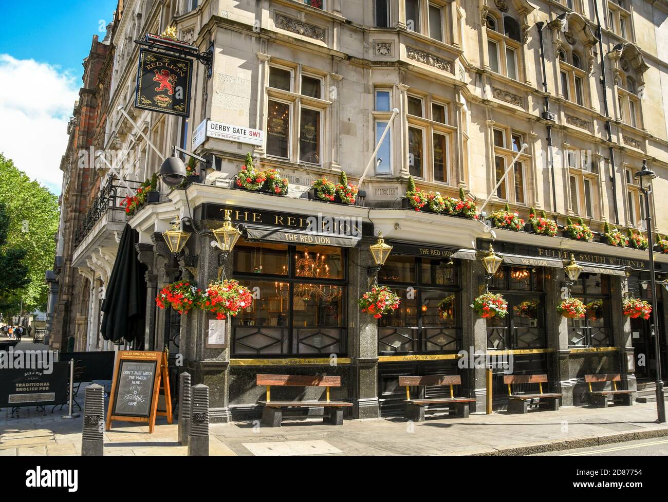 The red lion pub derby gate london england uk hi-res stock photography ...
