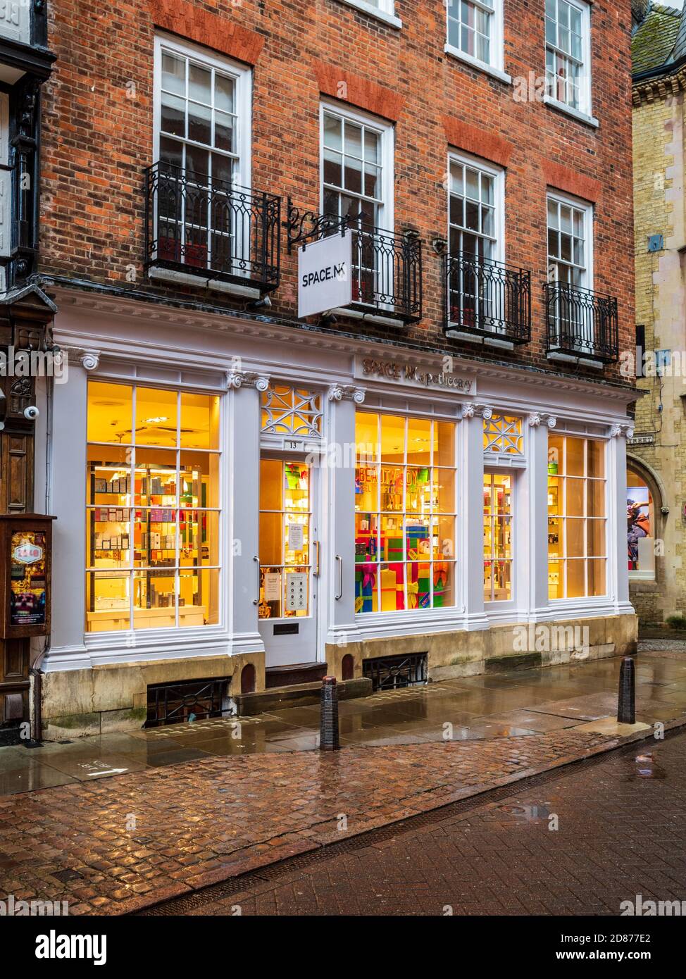 Space nk london hi-res stock photography and images - Alamy