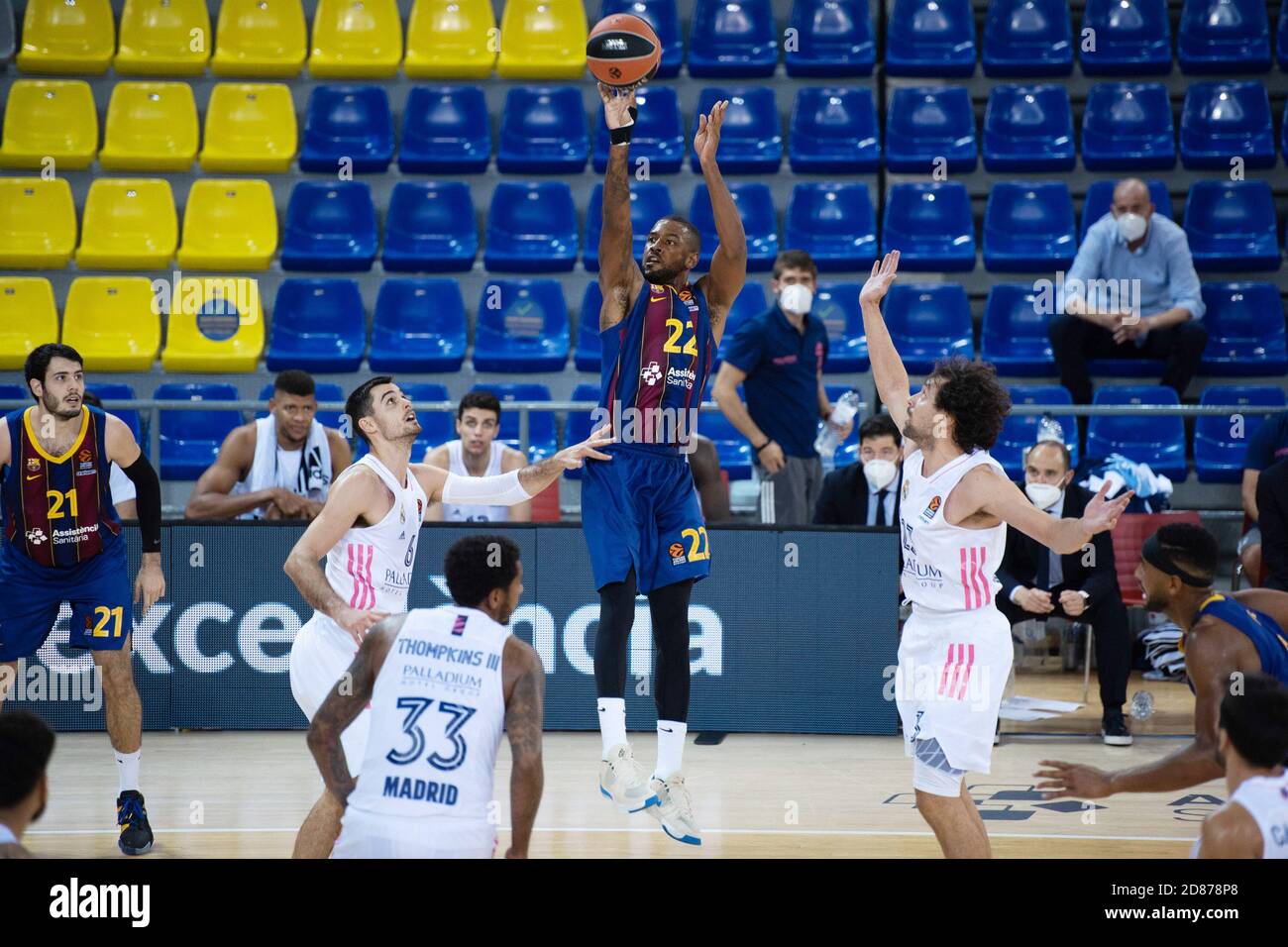 Cory Higgins of FC Barcelona and Trey Thompkins of Real Madrid during ...