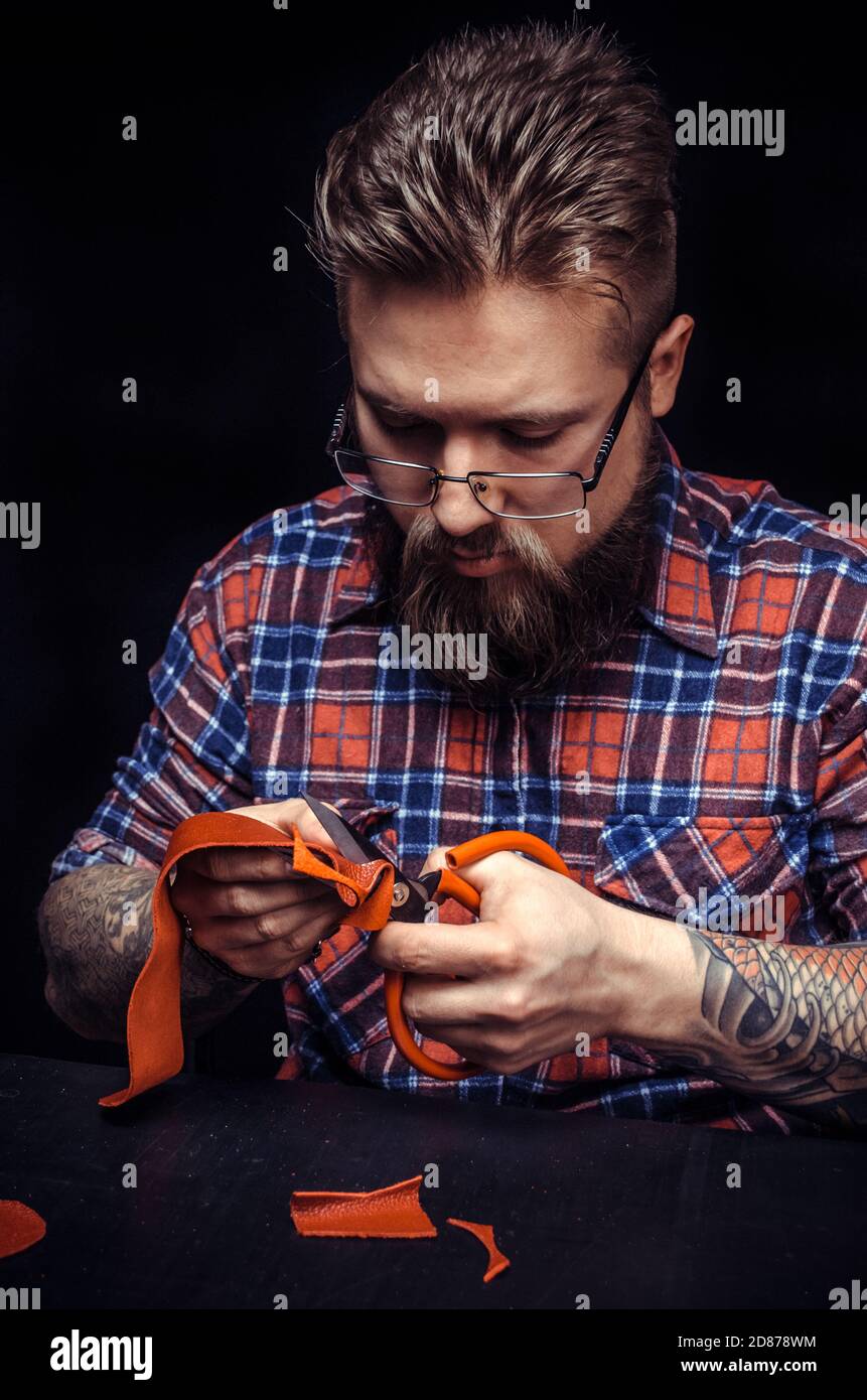 Leather master produce a leatherwork in a workshop Stock Photo - Alamy