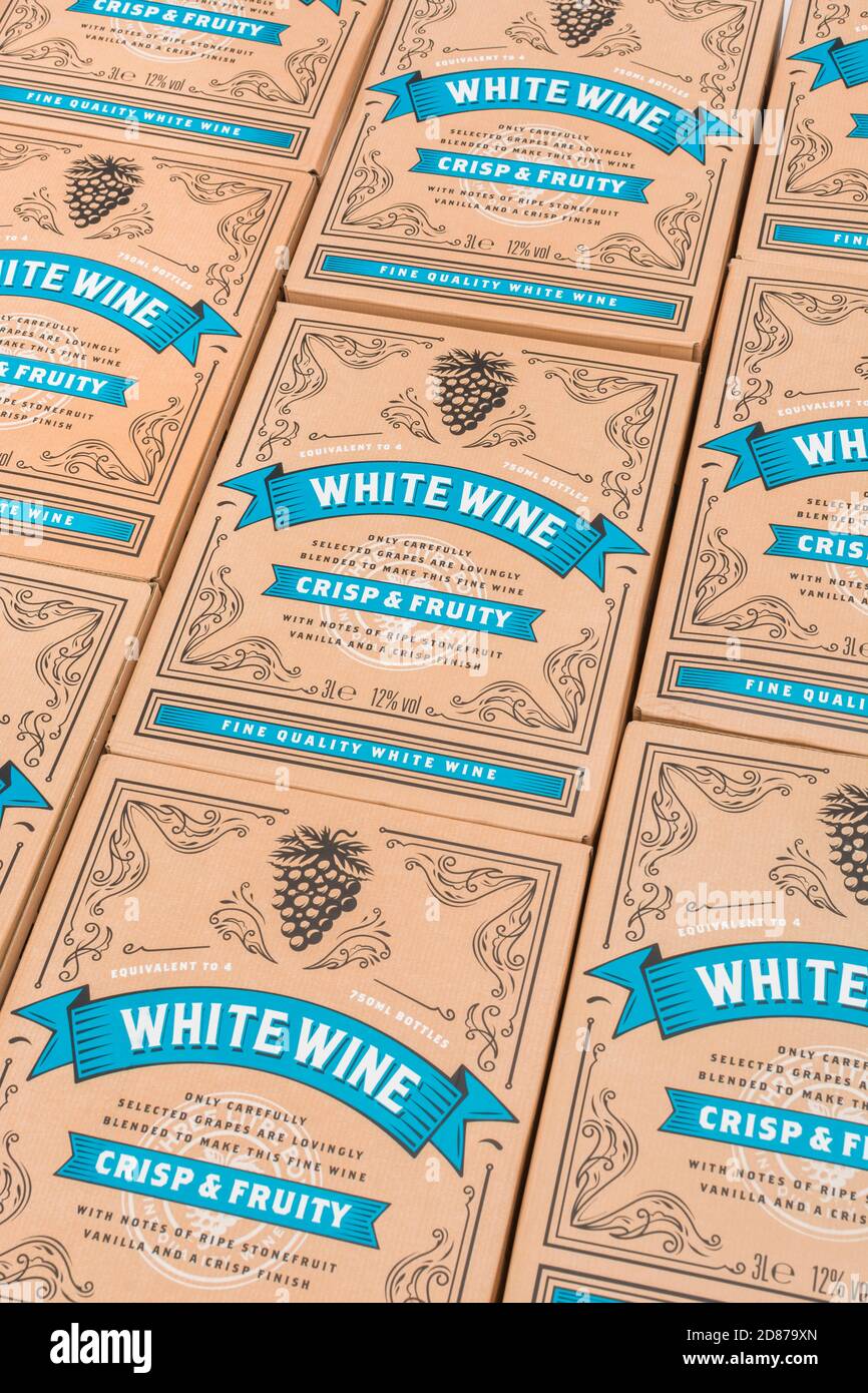 Boxed wines hi-res stock photography and images - Alamy