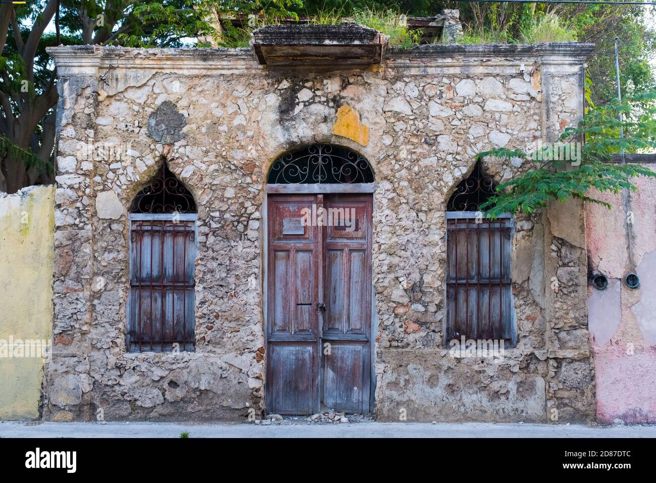 Decrepit house hi-res stock photography and images - Alamy