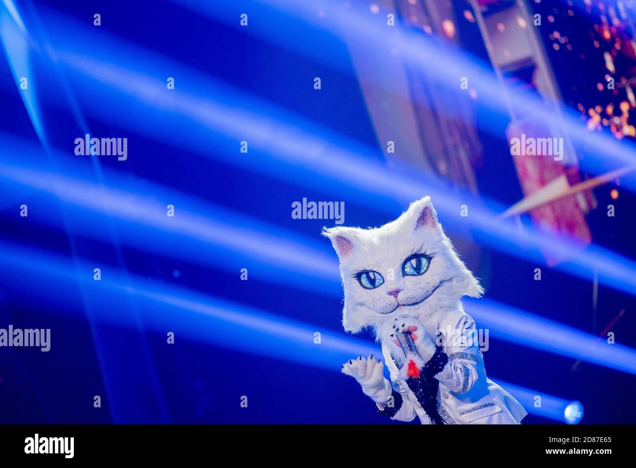 Cologne, Germany. 27th Oct, 2020. The character "The Cat" is on stage ...