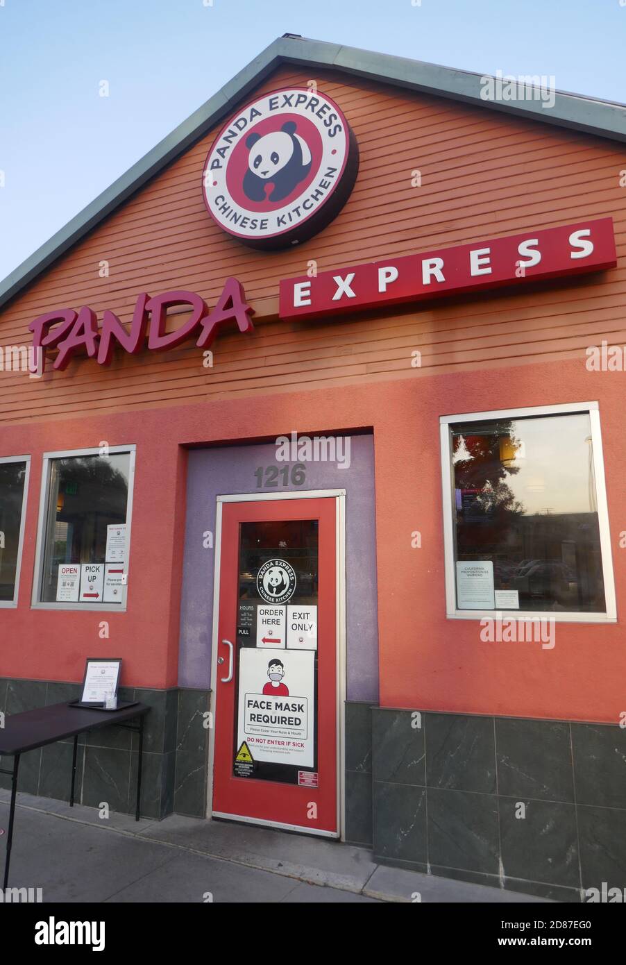 Panda express sign hi-res stock photography and images - Alamy