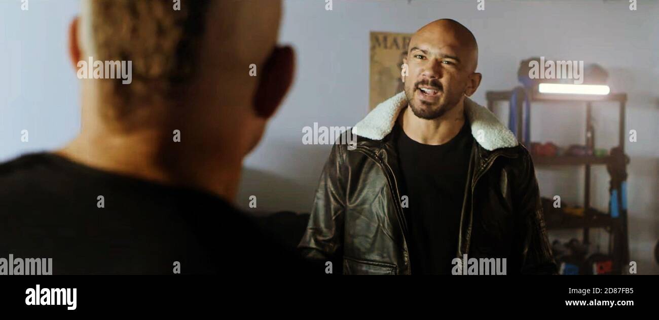 CAGEFIGHTER, (aka CAGEFIGHTER: WORLDS COLLIDE), from left: Chuck ...
