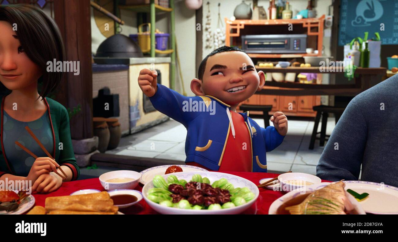 OVER THE MOON, from left: Mrs. Zhong (voice: Sandra Oh), Chin (voice ...