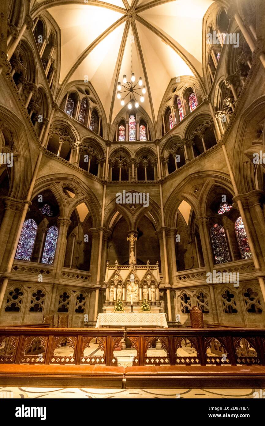 Nave altar hi-res stock photography and images - Alamy
