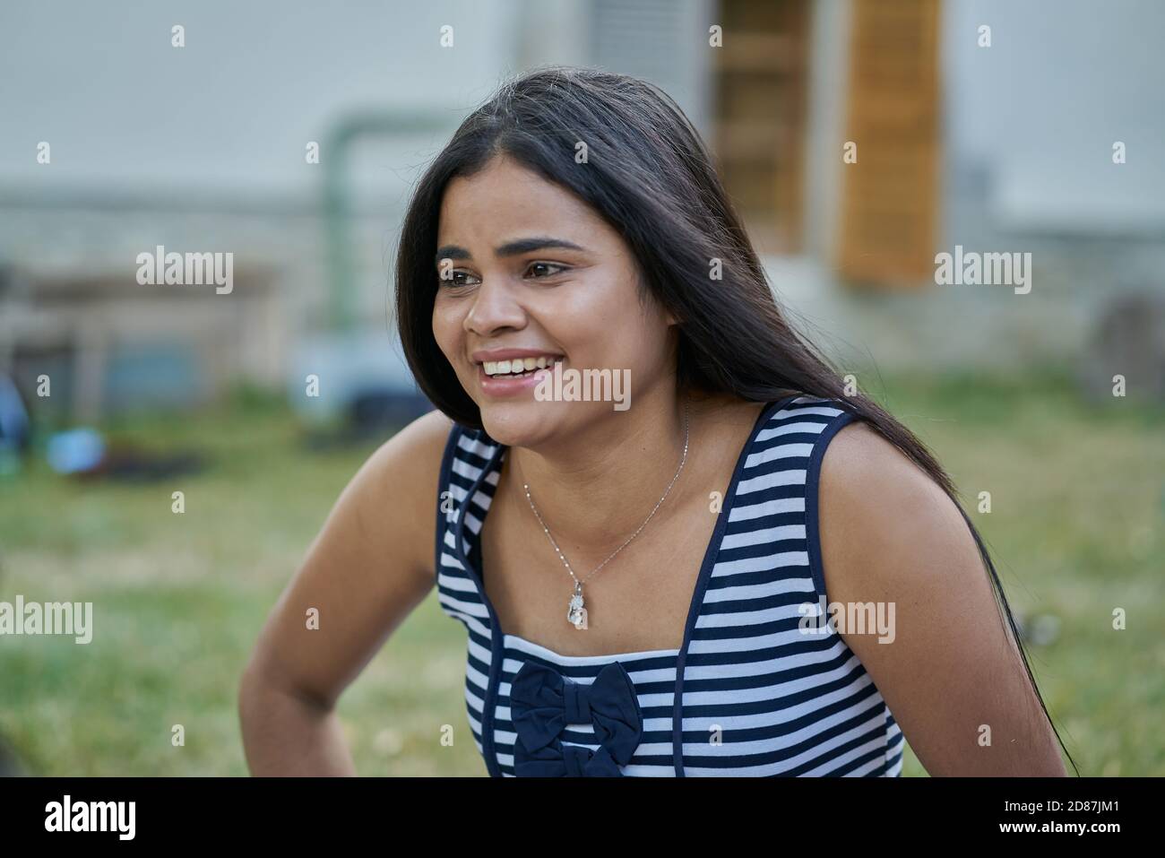 Straight hair woman hi-res stock photography and images - Alamy