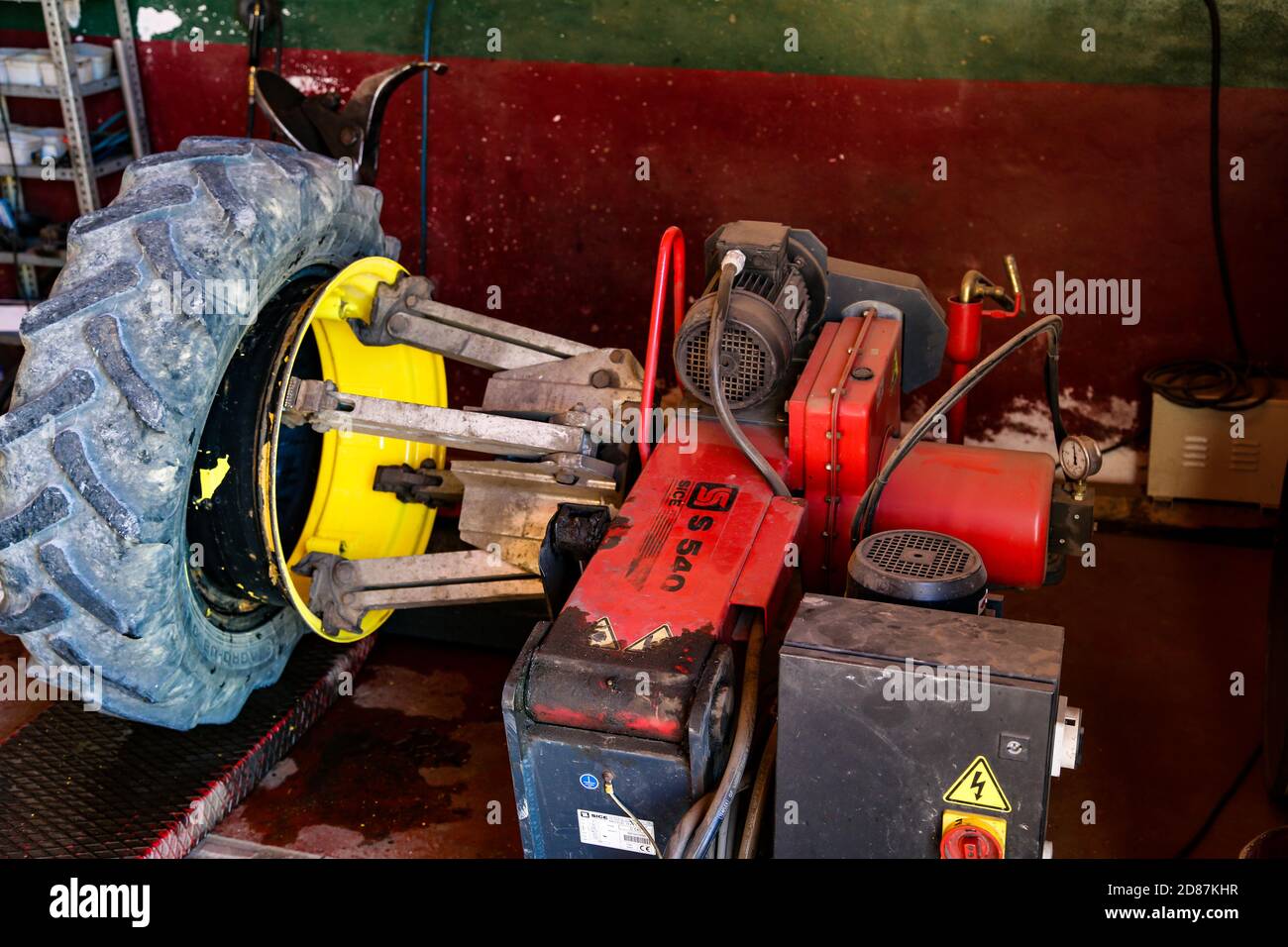 Heavy machinery wheel assembly machinery Stock Photo - Alamy