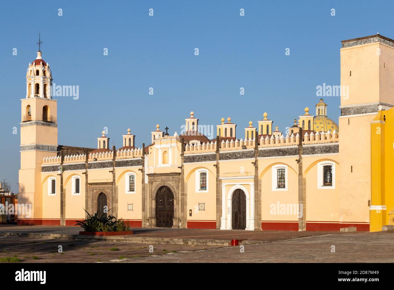 Iconic Mexican Chapel (Capilla Real) under a blue sky in Puebla Stock ...