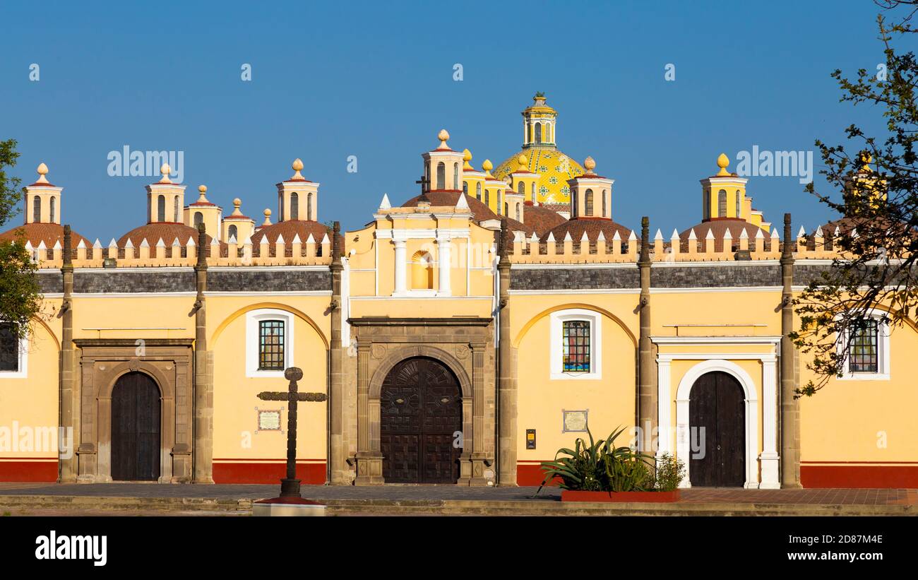 Iconic Mexican Chapel (Capilla Real) under a blue sky in Cholula Stock ...
