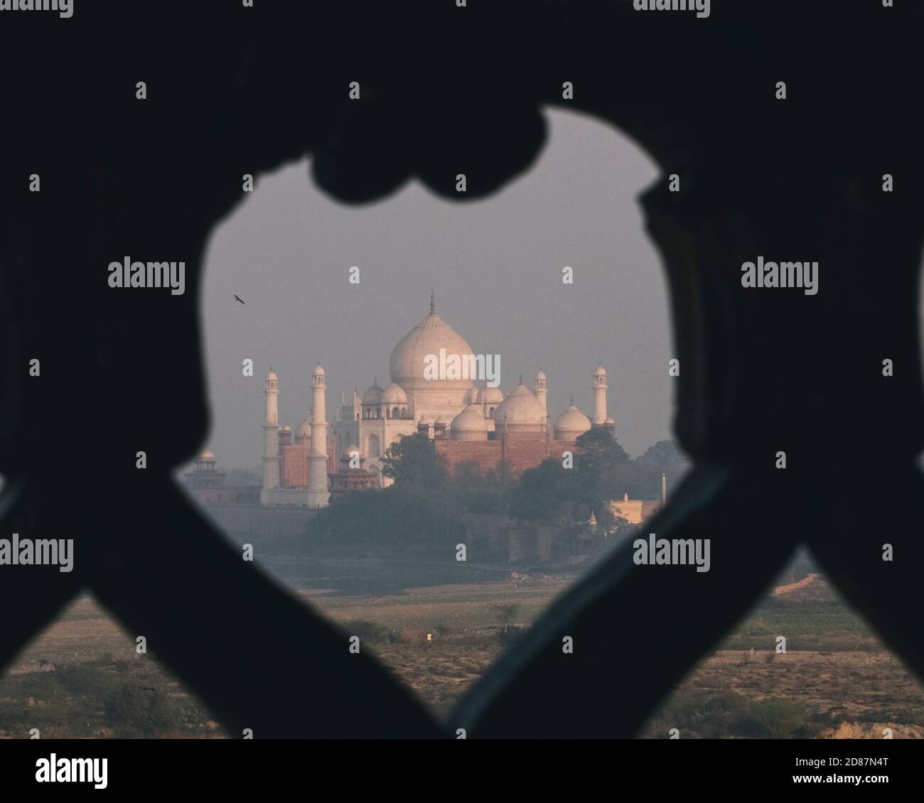 Agra fort yamuna river hi-res stock photography and images - Alamy