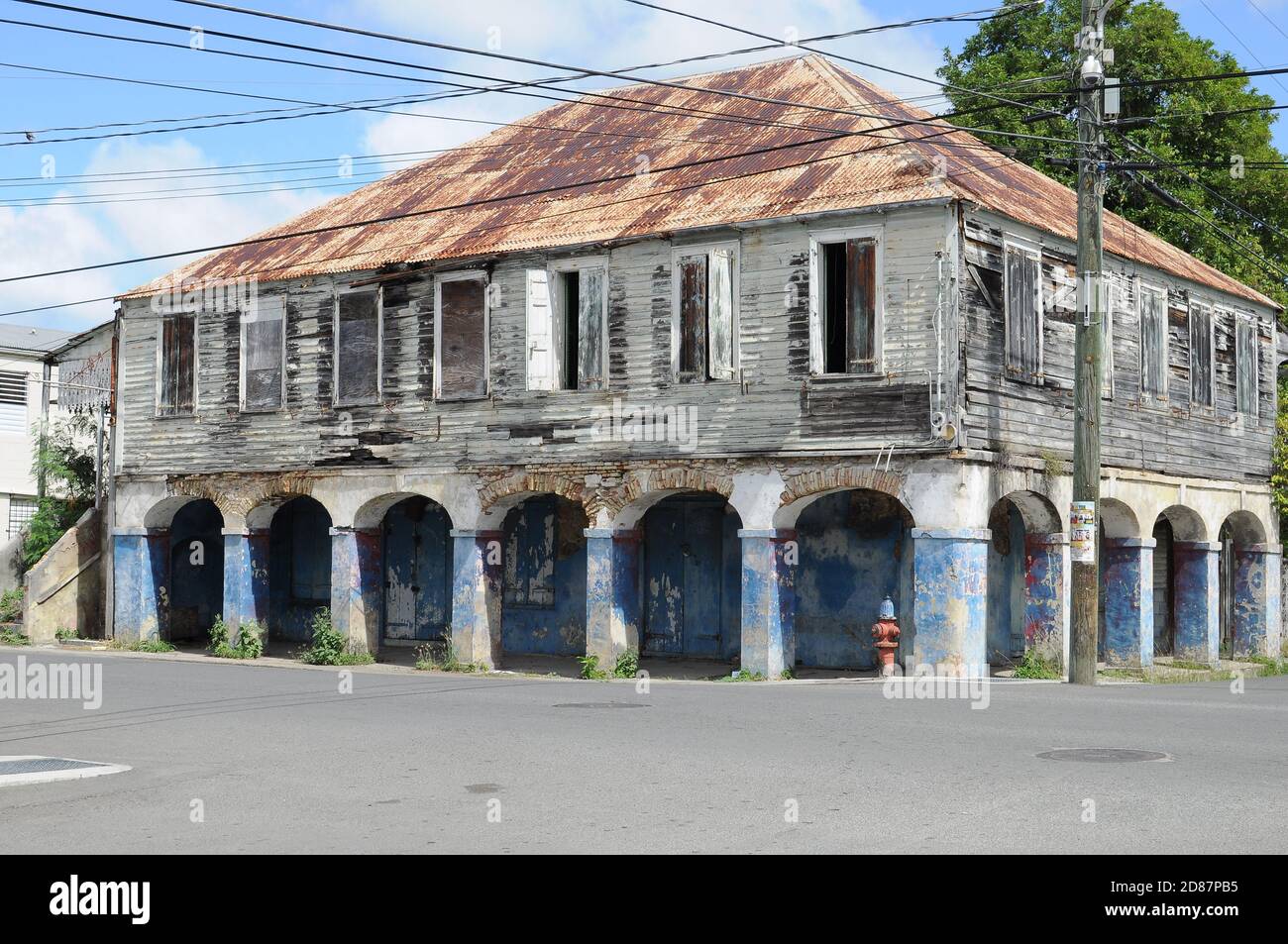 Supporting pillars hi-res stock photography and images - Alamy
