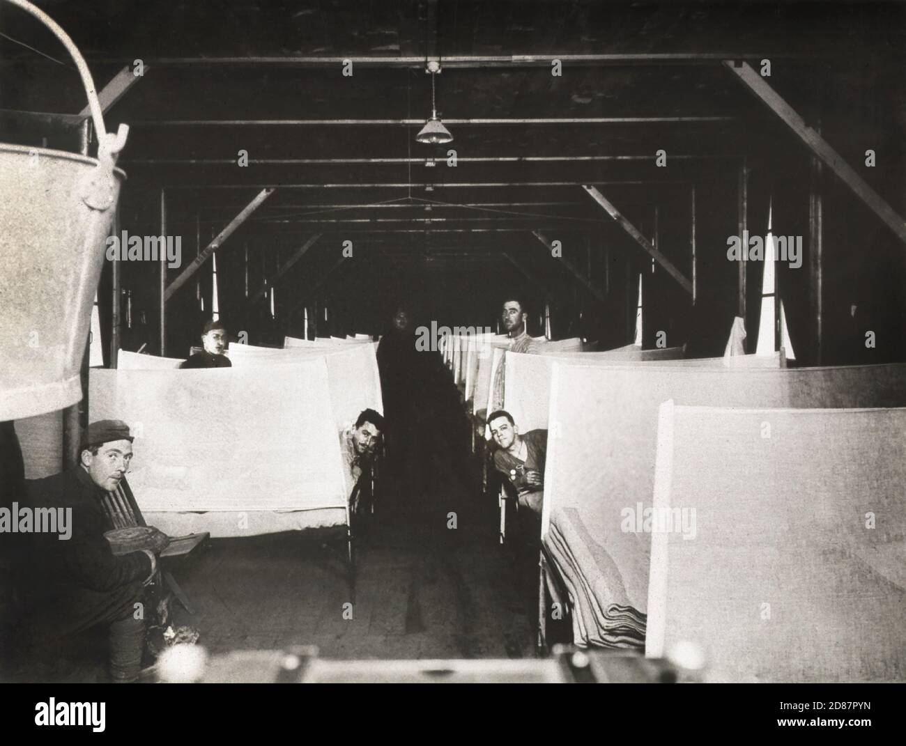 Wwi soldiers hospital beds hi-res stock photography and images - Alamy