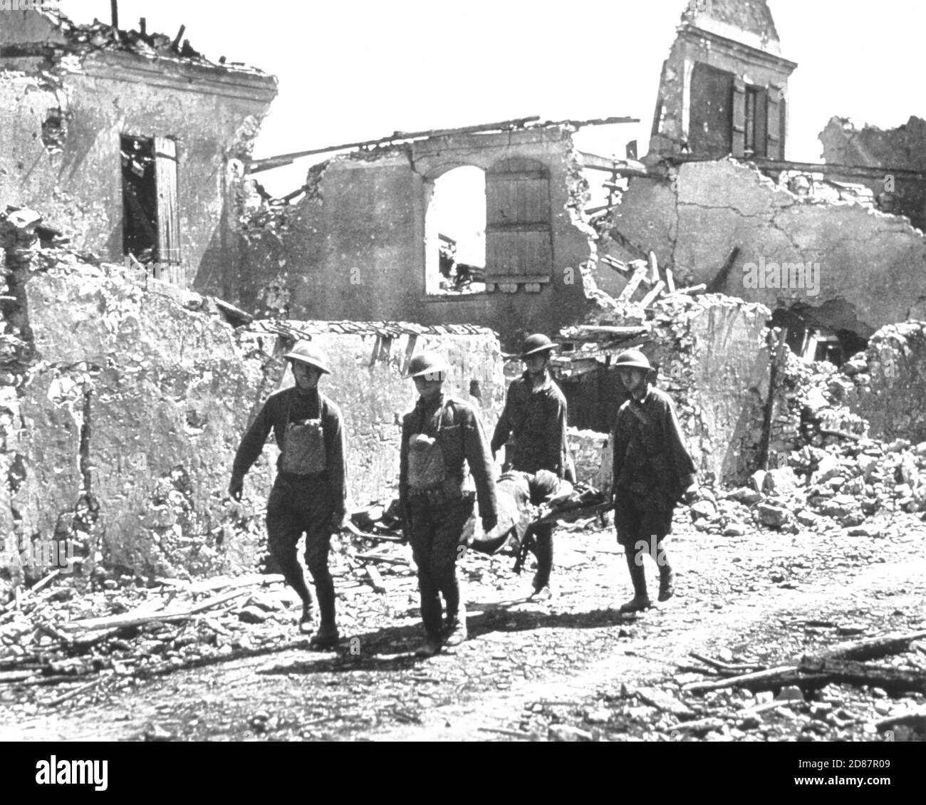 Soldiers carrying wounded Black and White Stock Photos & Images - Alamy