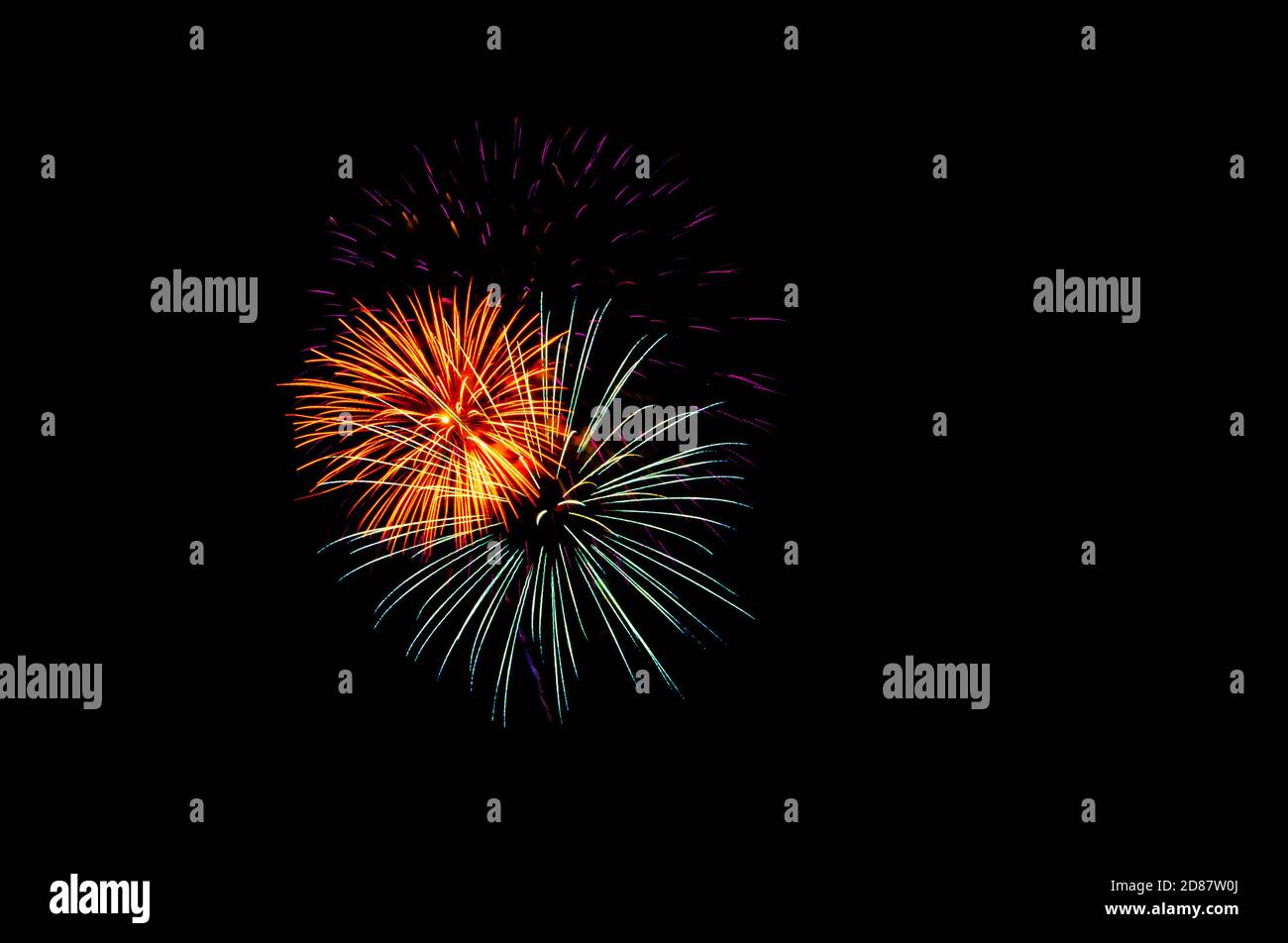 Bursting fireworks hi-res stock photography and images - Alamy