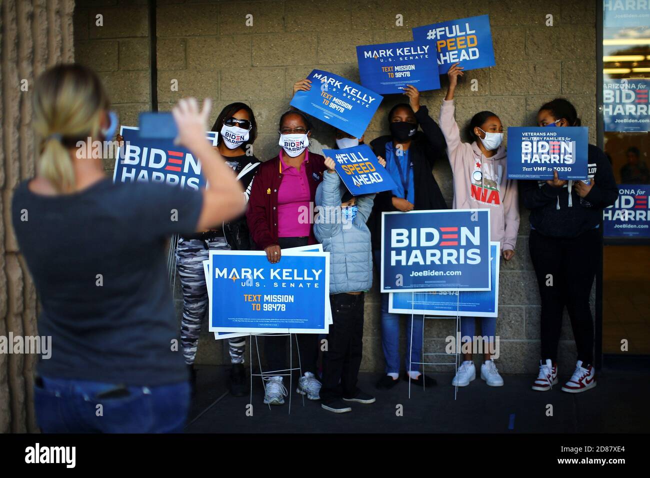 Campaign arizona supporters signs hi-res stock photography and images ...