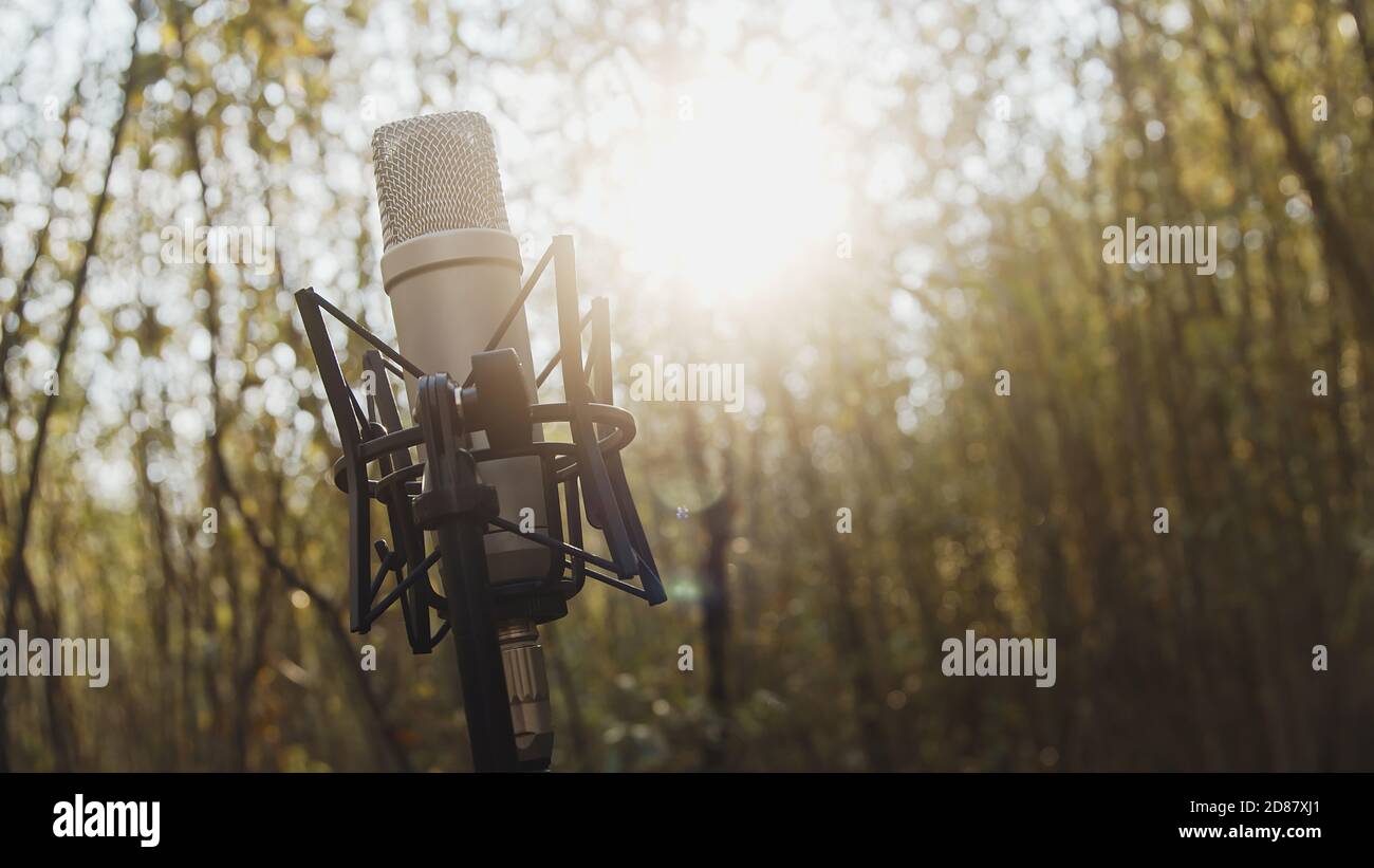 Mic setup hi-res stock photography and images - Alamy