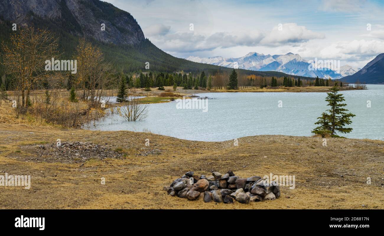 Scenery view at Abraham lake shore in autumn season. Jasper National ...