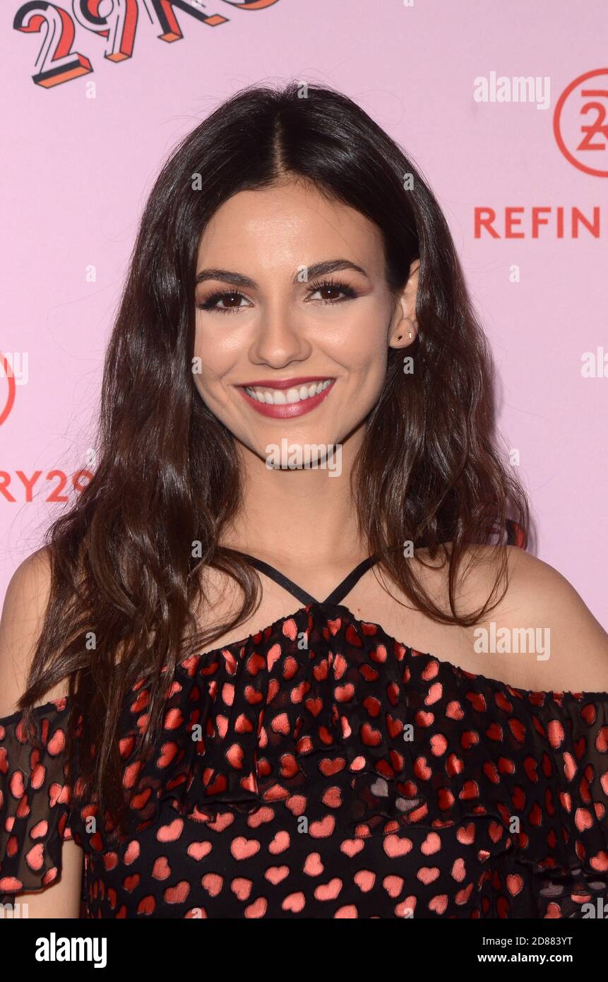 LOS ANGELES - DEC 6: Victoria Justice at the 29Rooms West Coast Debut ...