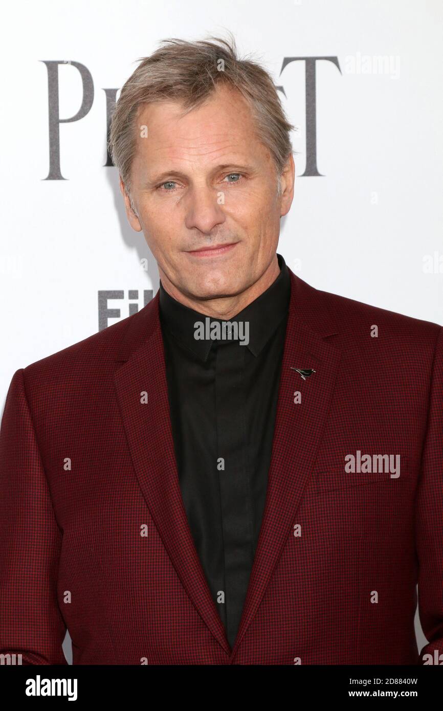 LOS ANGELES - FEB 25: Viggo Mortensen at the 32nd Annual Film ...