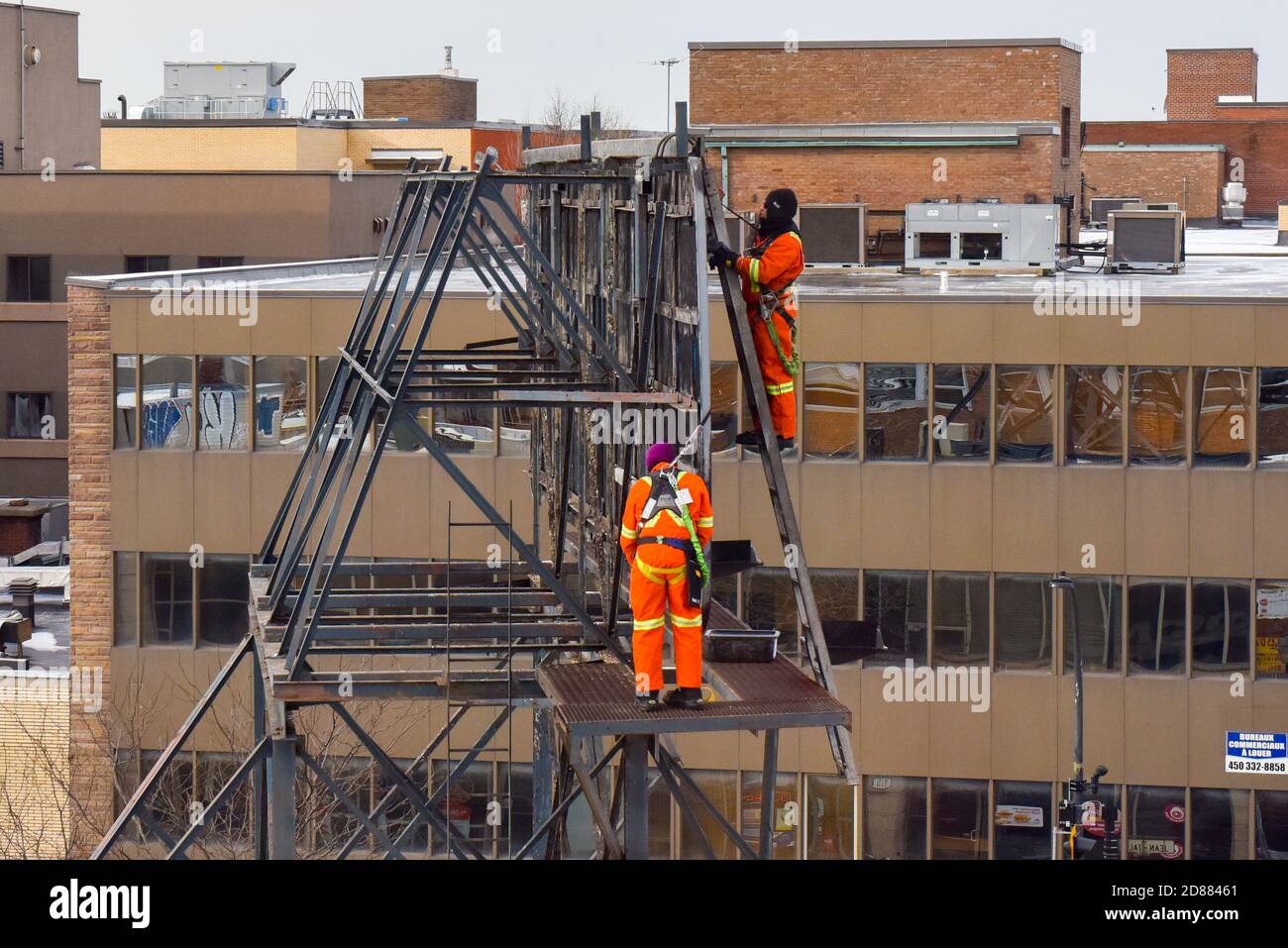 Installing billboards hi-res stock photography and images - Alamy