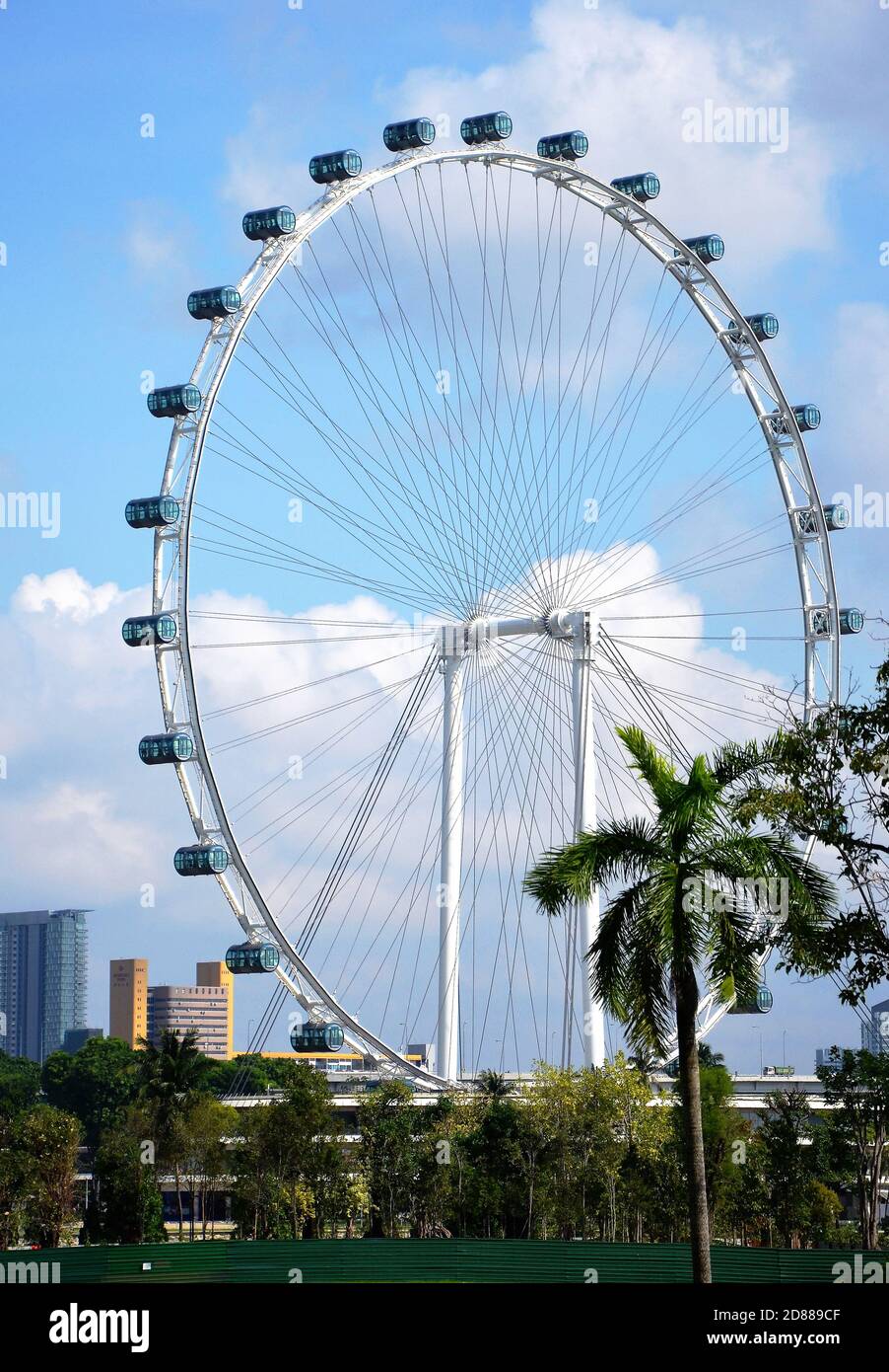 Singapore Flyer Ferris Wheel Stock Photo - Alamy