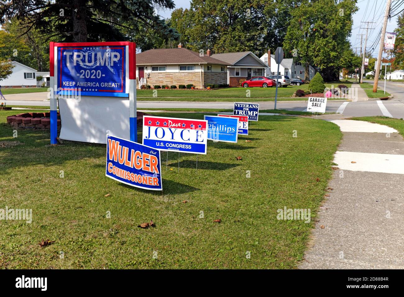 Political election yard signs hi-res stock photography and images - Alamy