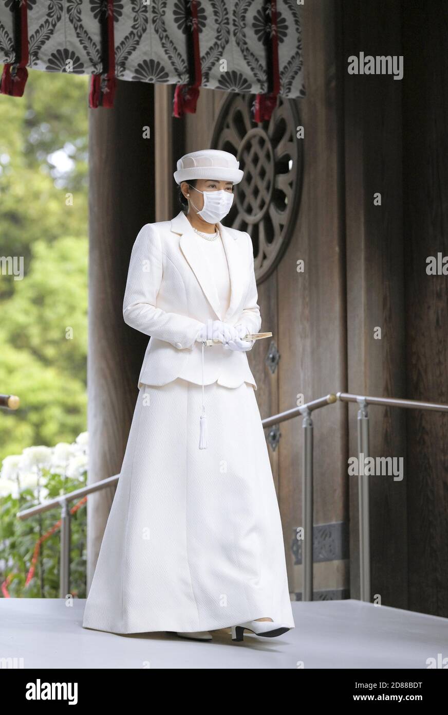 Japanese Empress Masako visits Meiji Jingu shrine in Tokyo on Oct. 28 ...